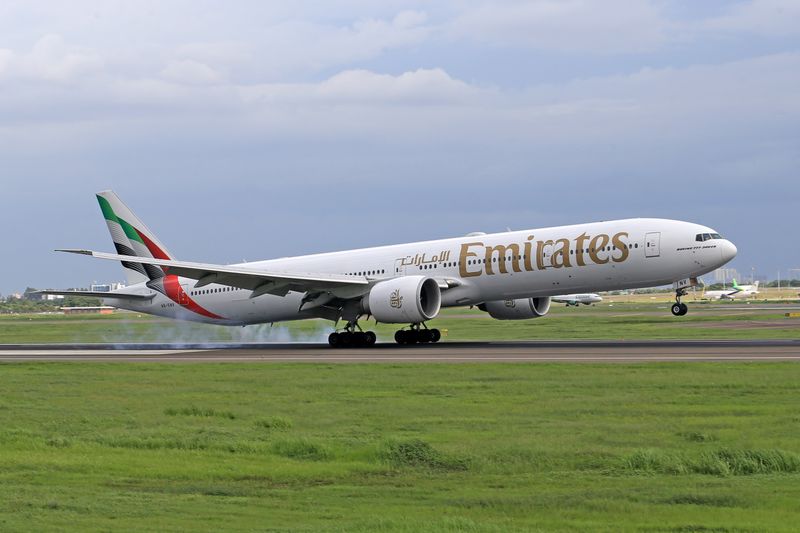 Emirates Plane Photos, Download The BEST Free Emirates Plane Stock ...