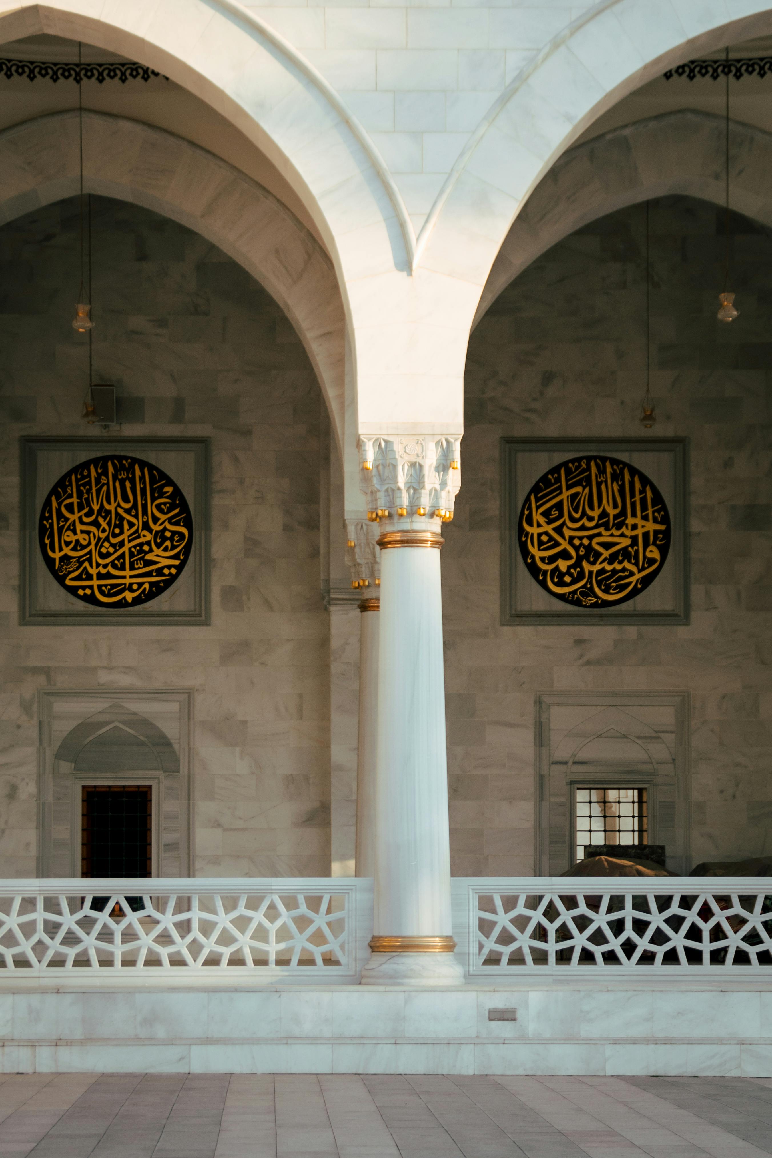 A Column in a Mosque · Free Stock Photo