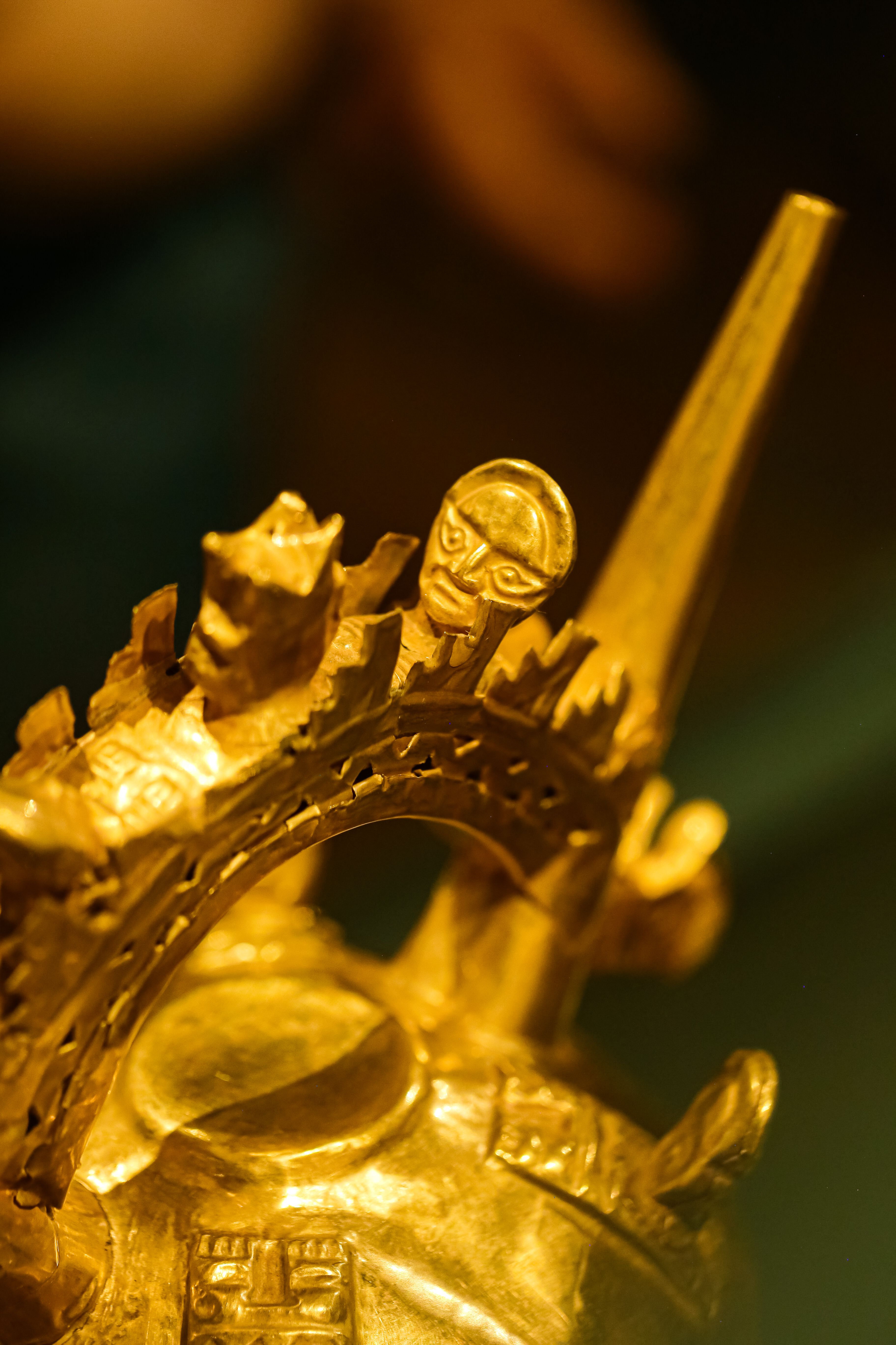 Golden Figurine in a Museum · Free Stock Photo