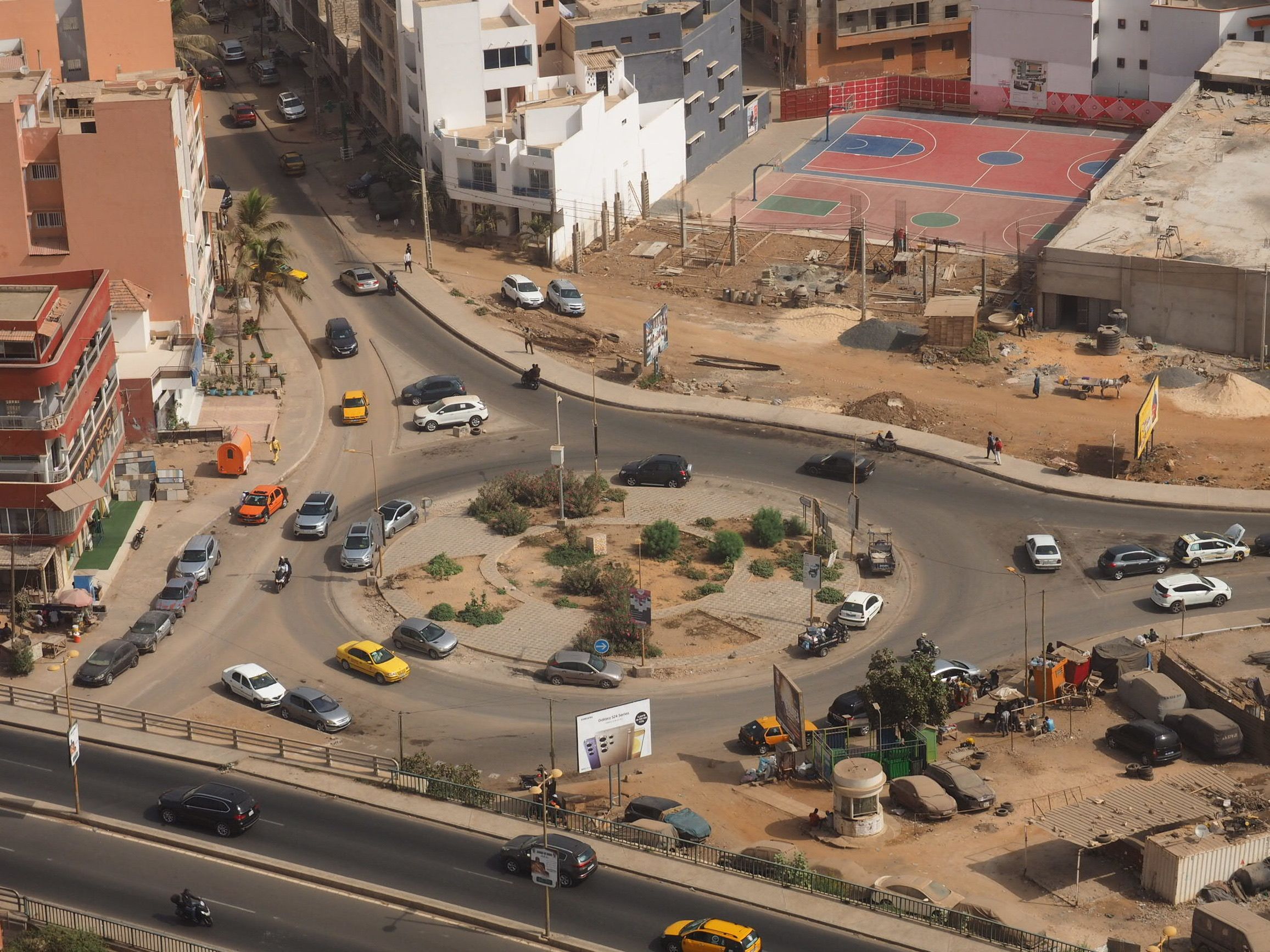 Cars on Roundabout in Town · Free Stock Photo
