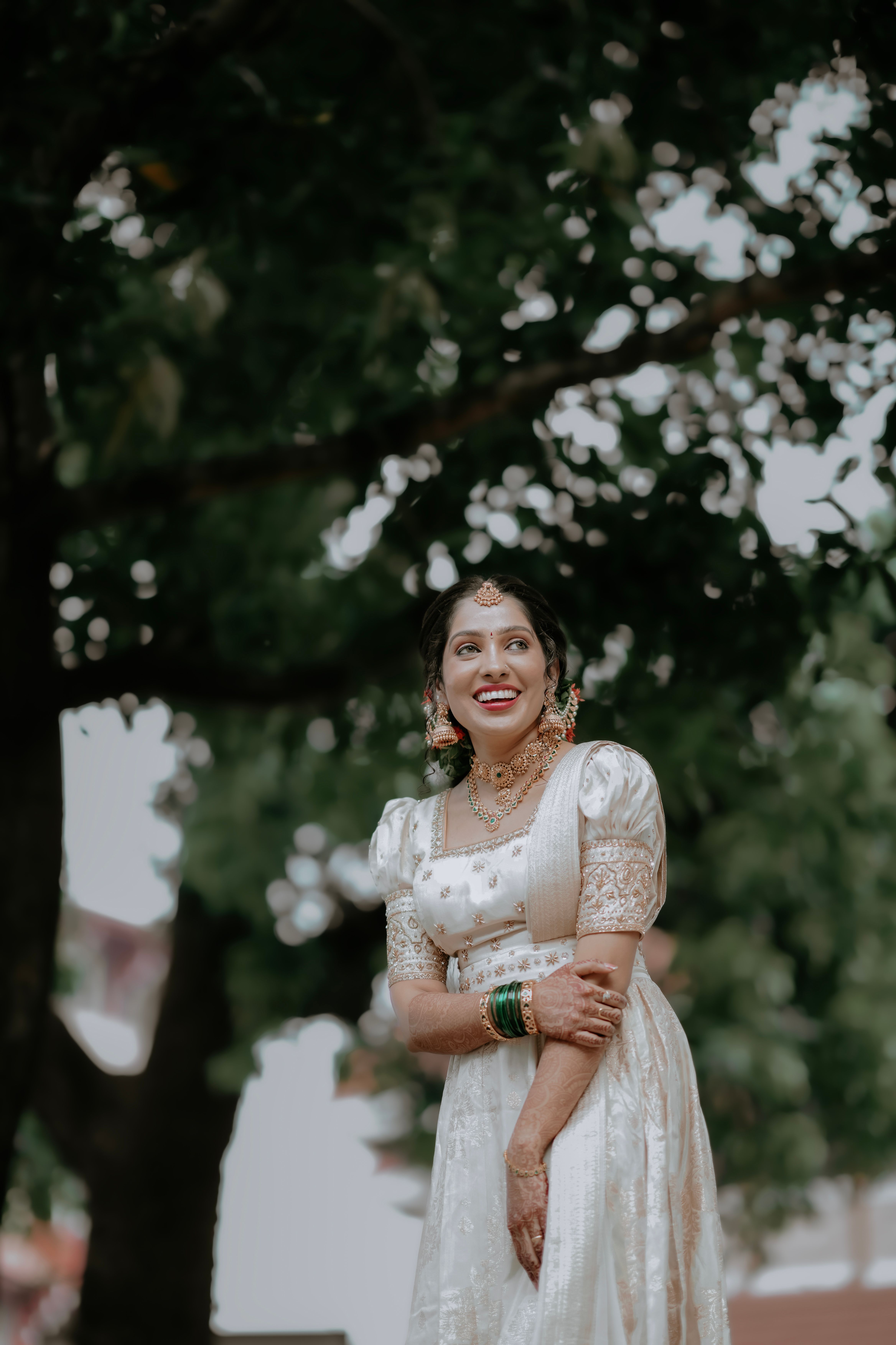 Elegant Indian Bride Sitting on a Bed in Traditional Wedding Clothing ...