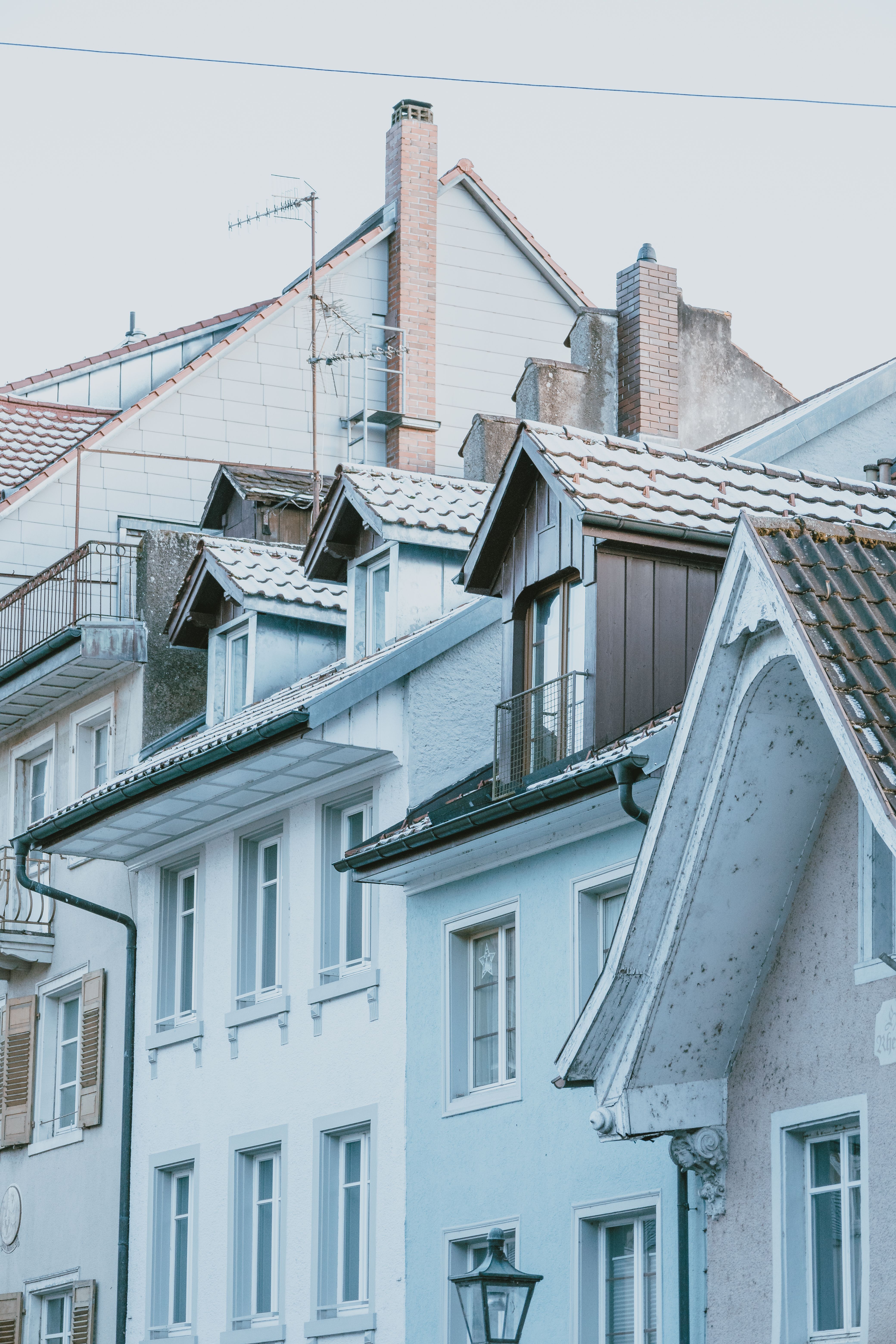 Row of Traditional Townhouses · Free Stock Photo