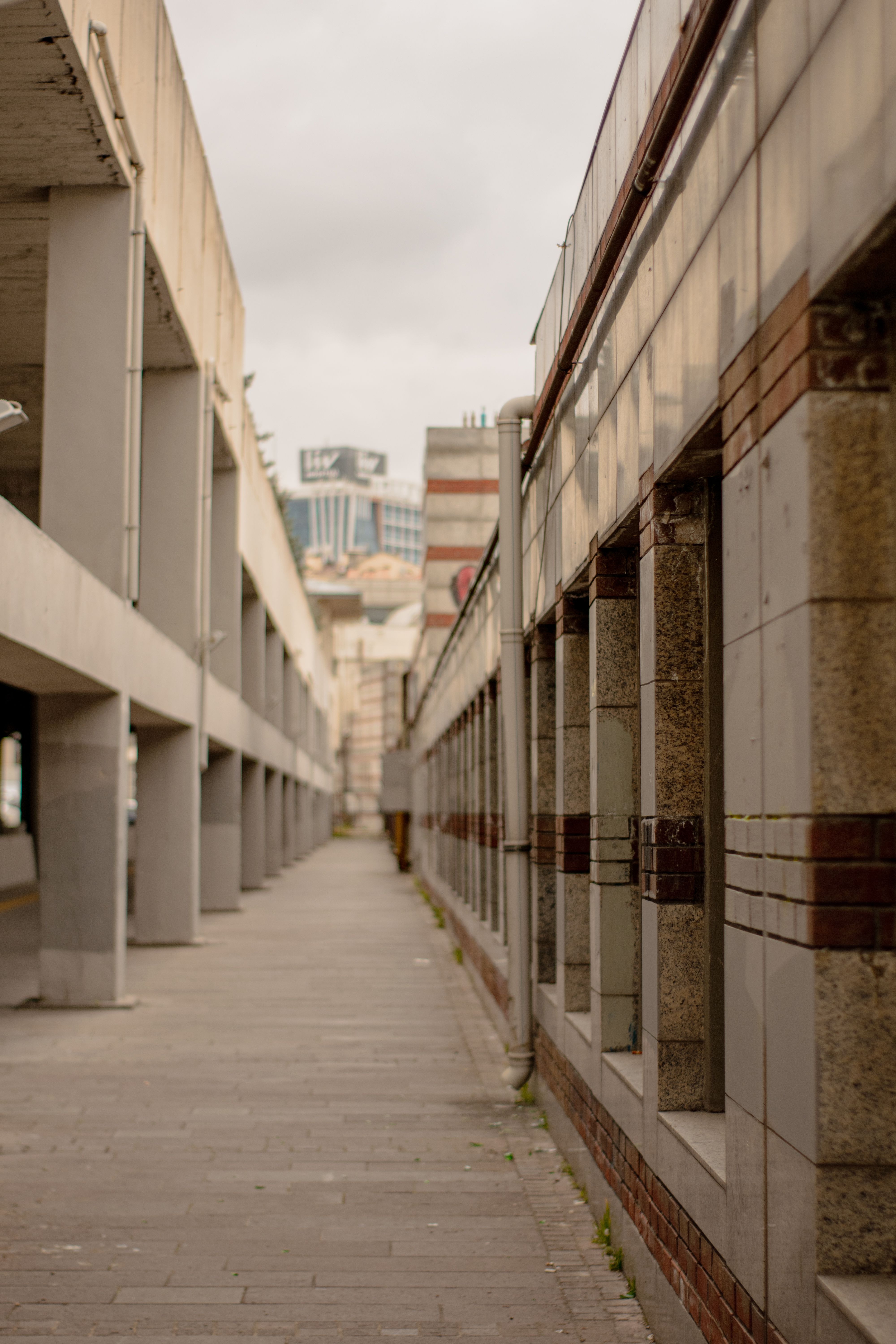 A long walkway with buildings on both sides · Free Stock Photo