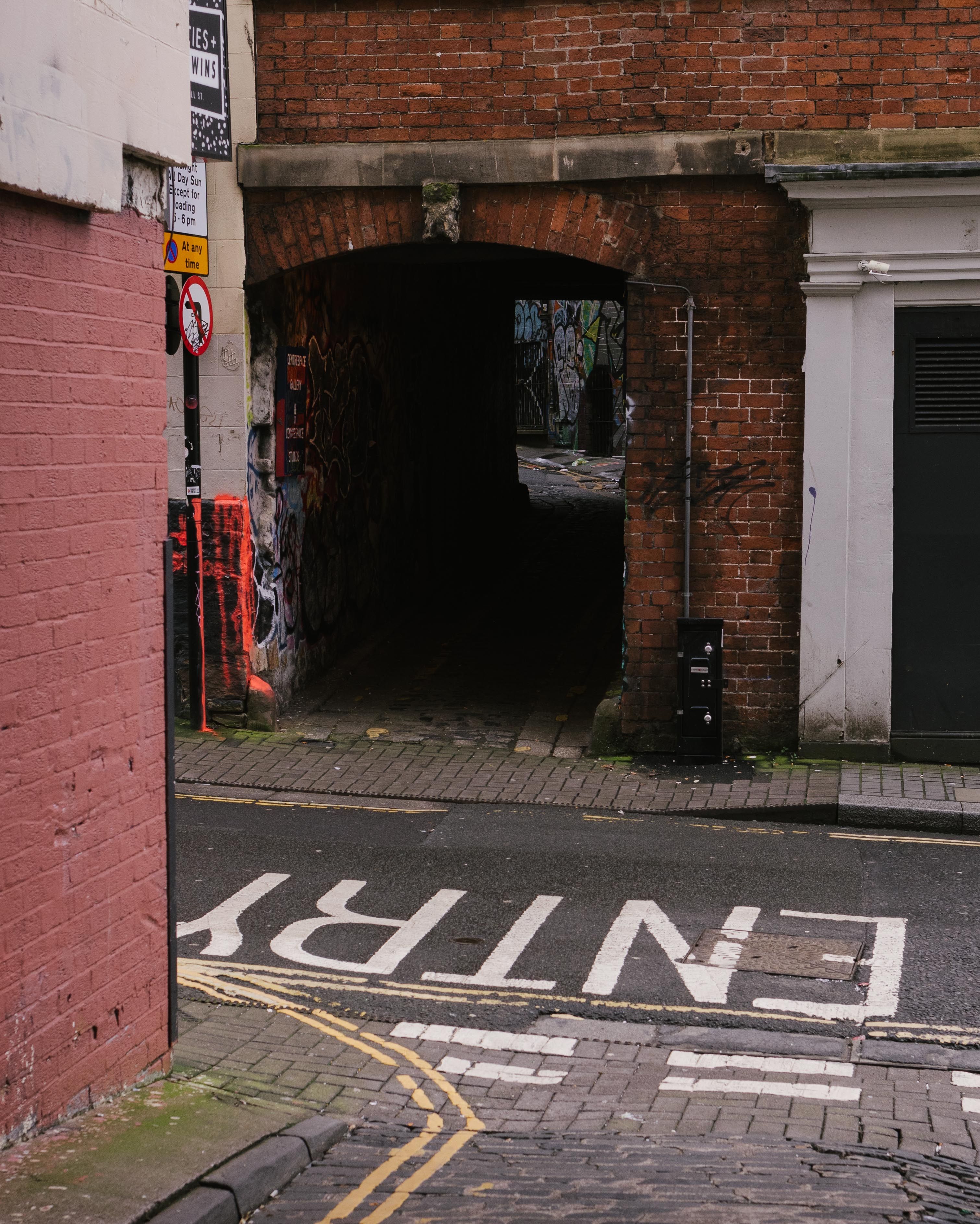 A street with a sign that says elphin · Free Stock Photo