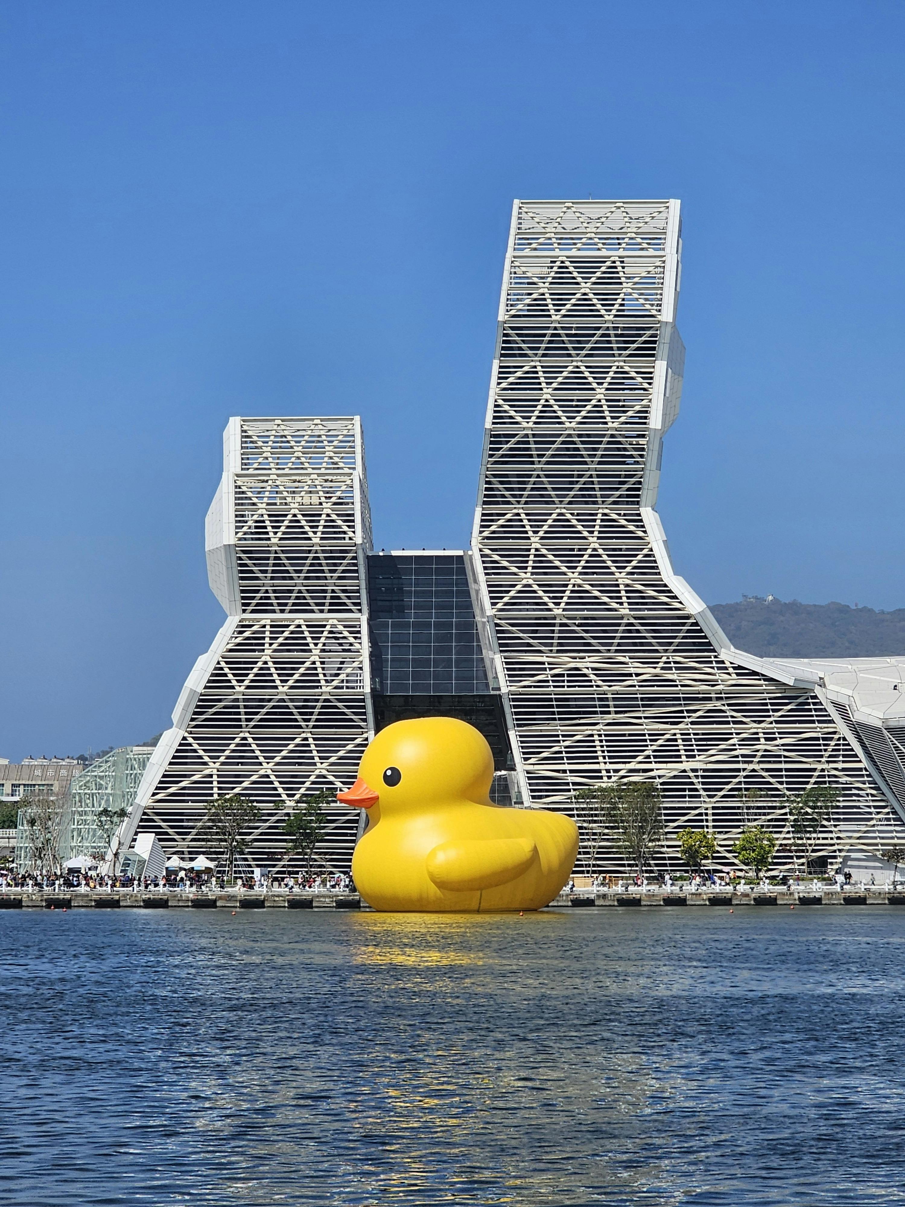 Modern Structure and a Large Rubber Duck on the Water · Free Stock Photo