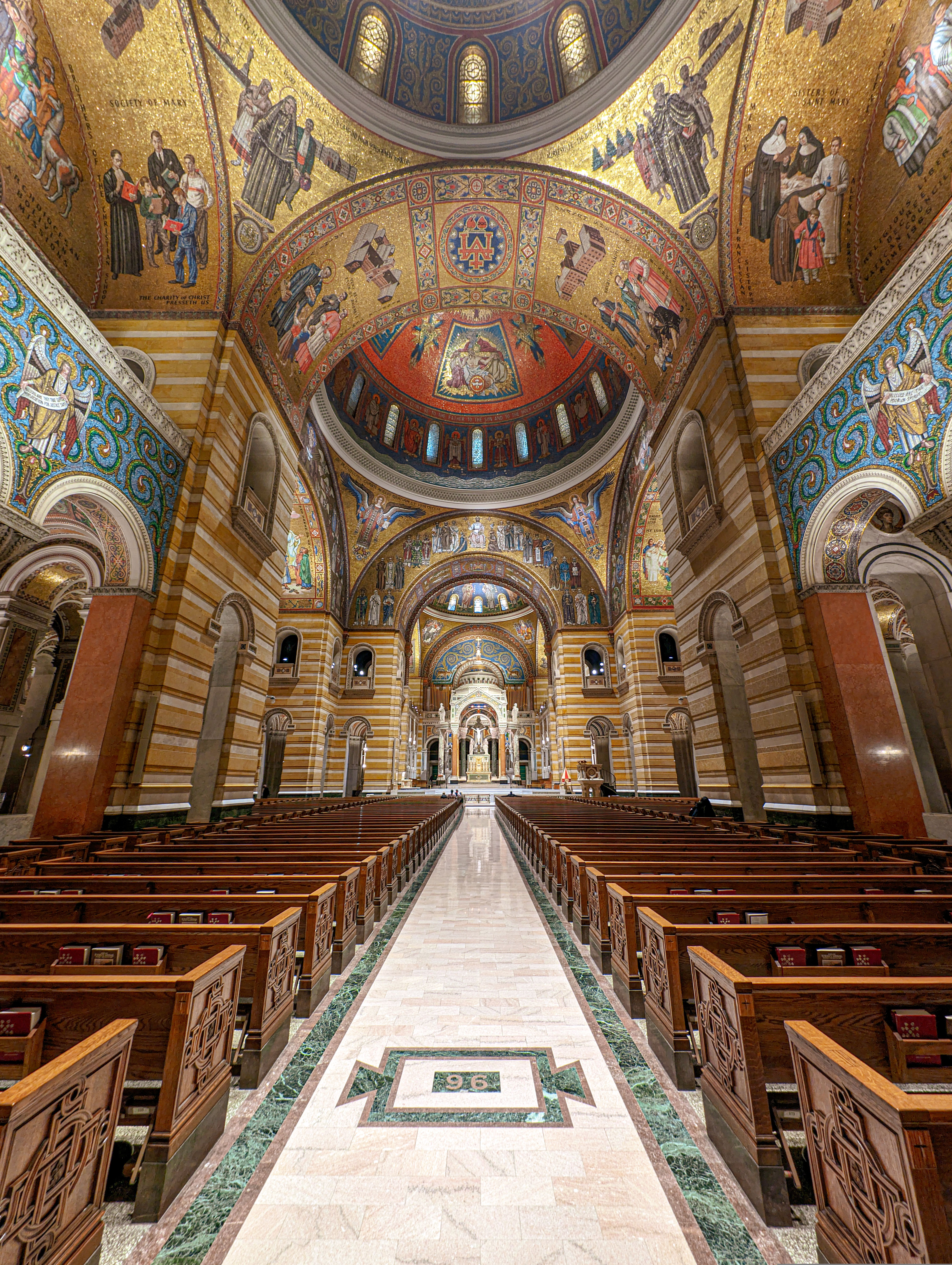 Aisle of the Cathedral Basilica of St. Louis · Free Stock Photo