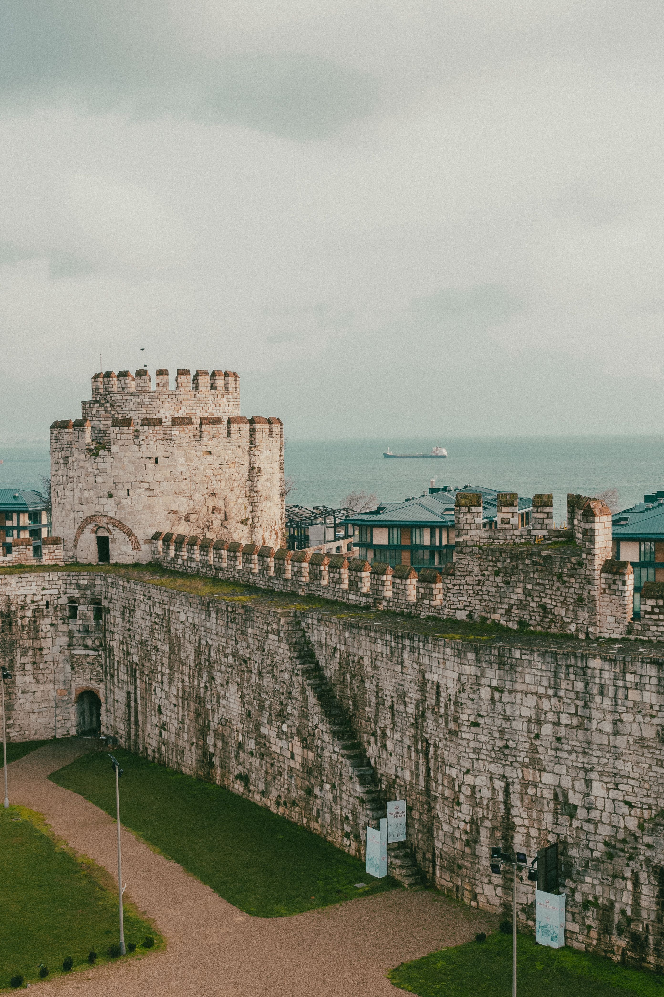 The view from the top of a castle wall · Free Stock Photo