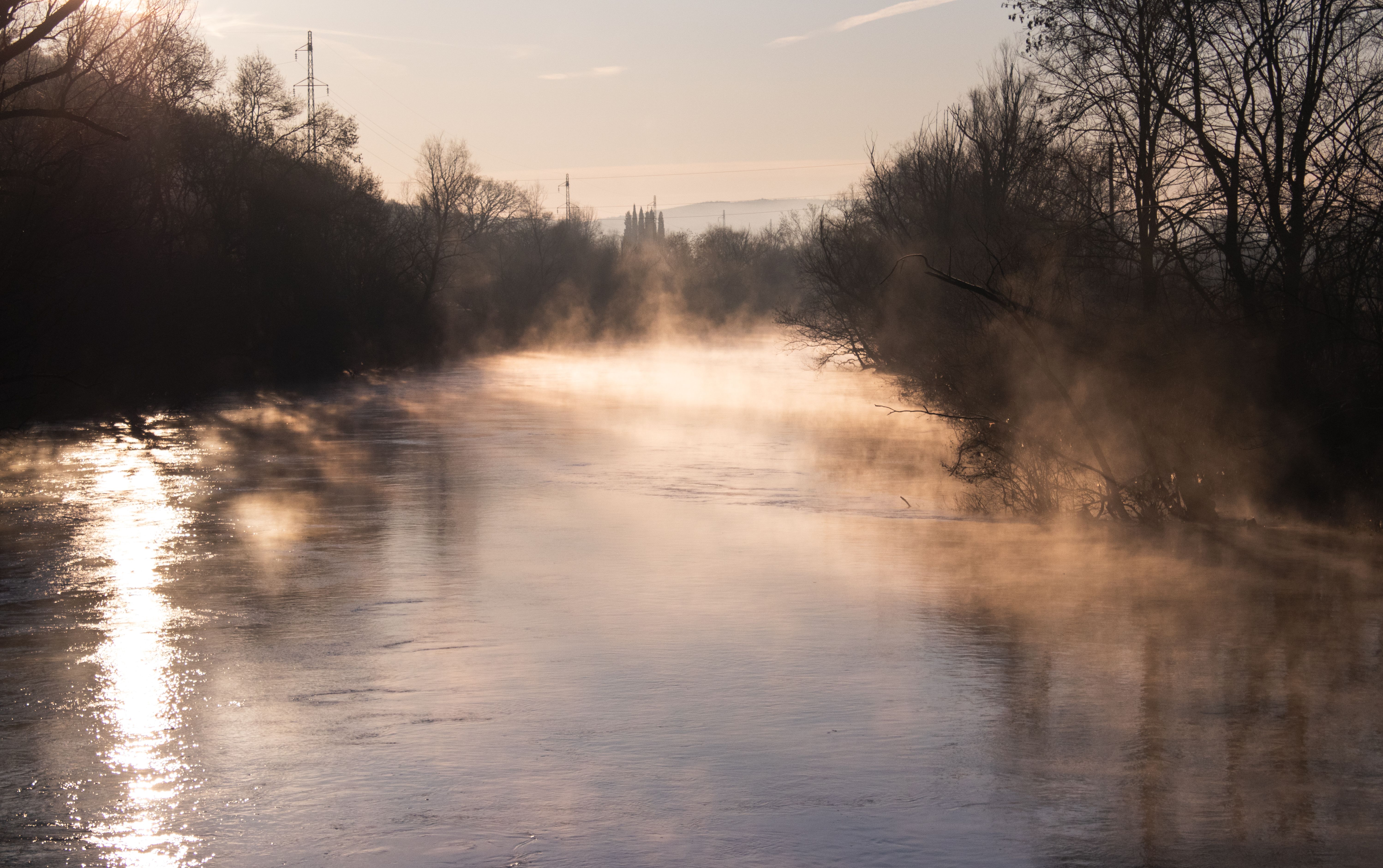 Fog over the River Surface · Free Stock Photo