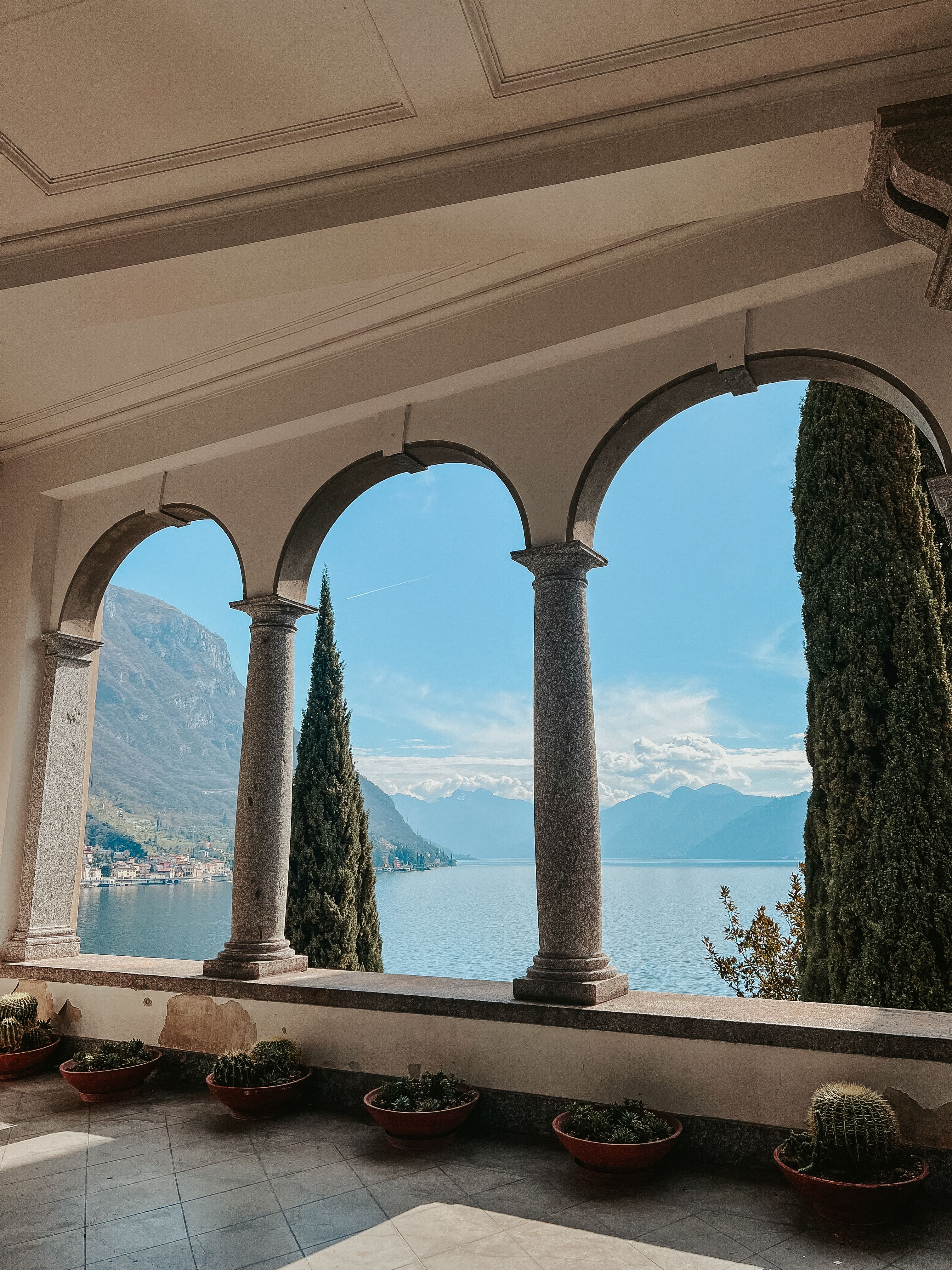 Lake Como behind Building Columns and Arches · Free Stock Photo