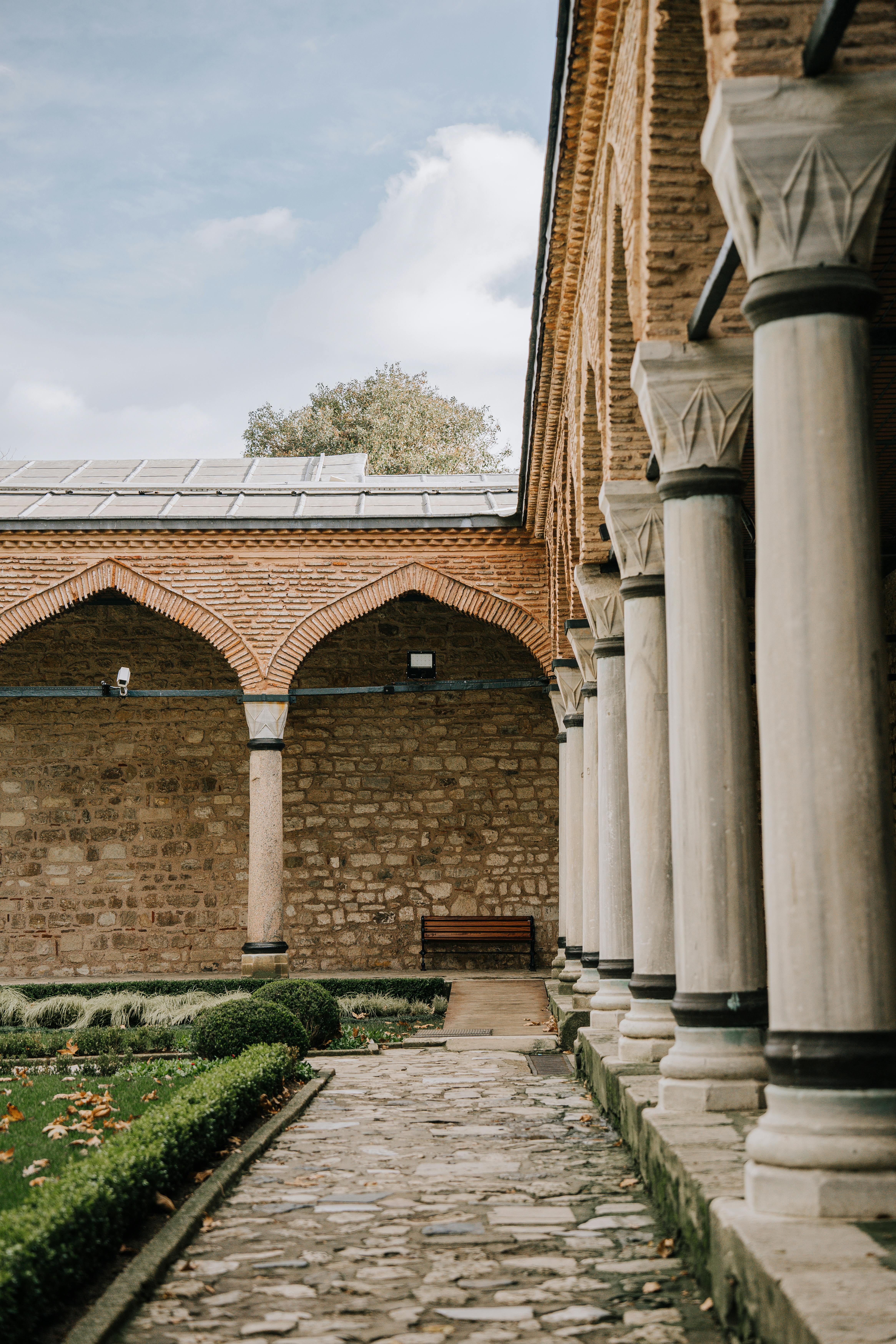 Columns in a Courtyard · Free Stock Photo