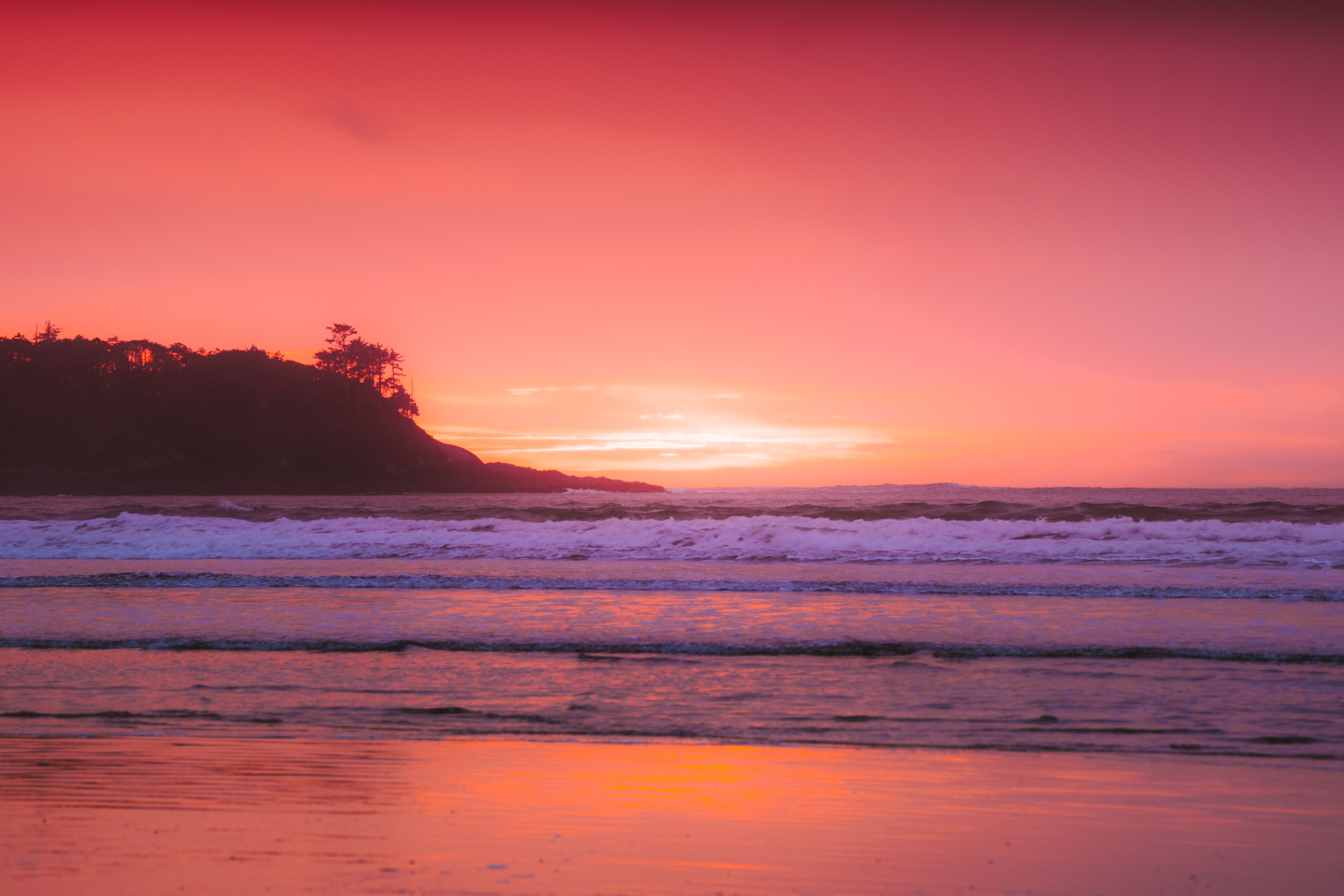 Red Sundown At the Seaside · Free Stock Photo
