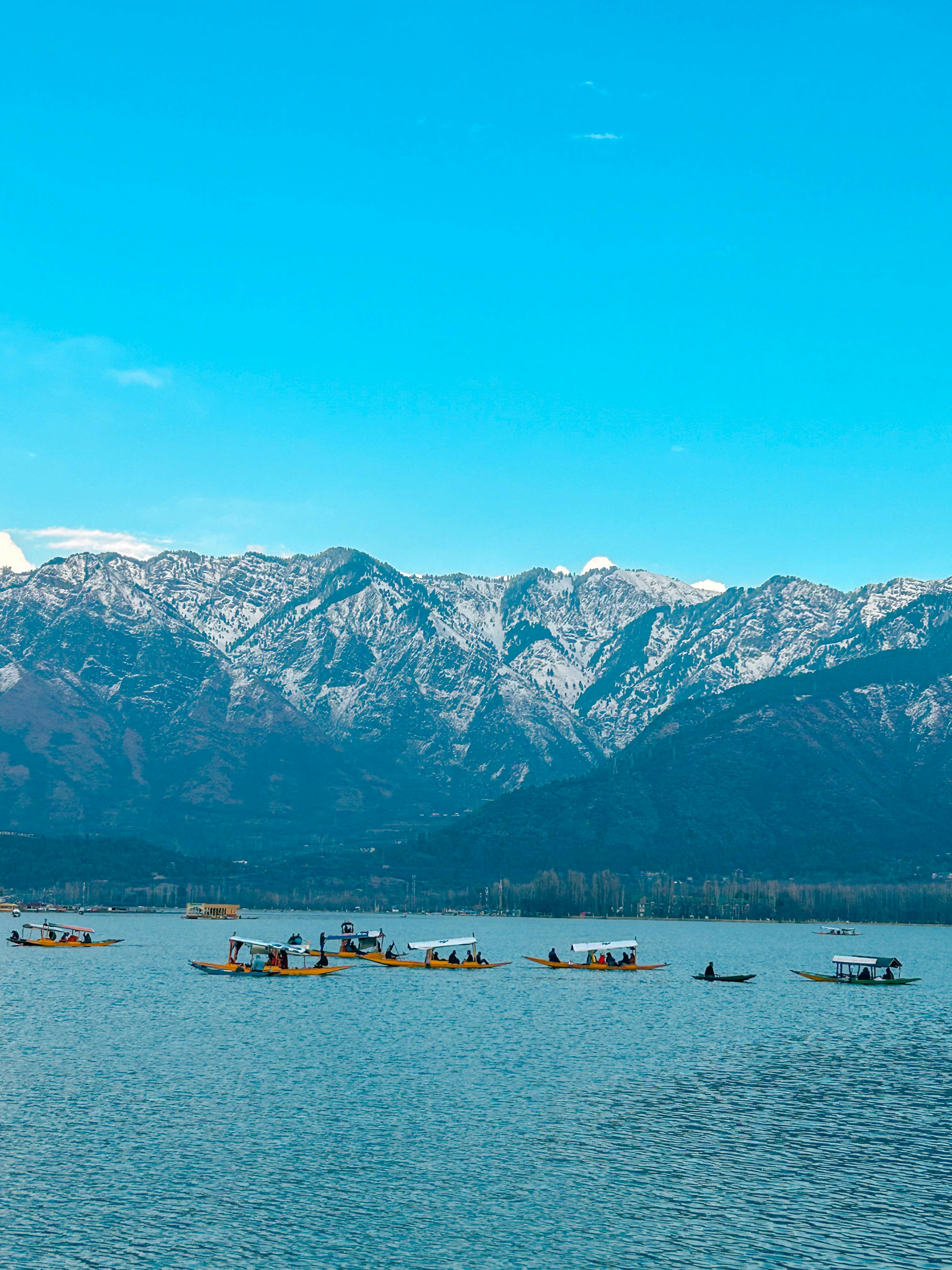 Boats in a Lake in a Mountain Valley · Free Stock Photo
