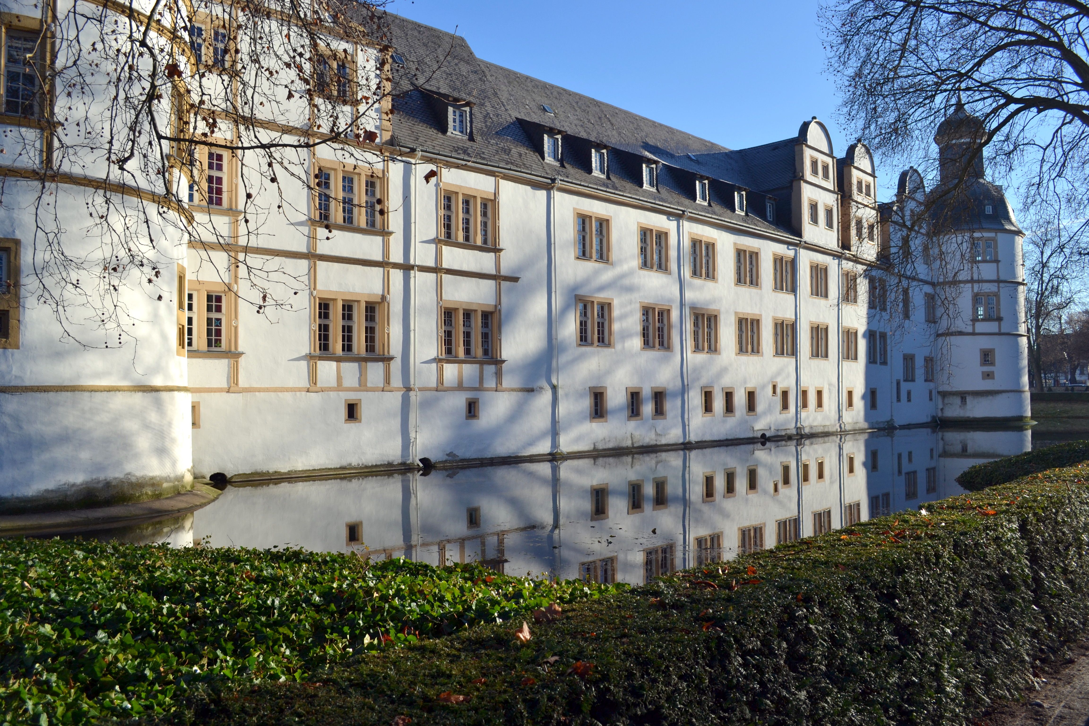Schloß Neuhaus Photos, Download The BEST Free Schloß Neuhaus Stock ...