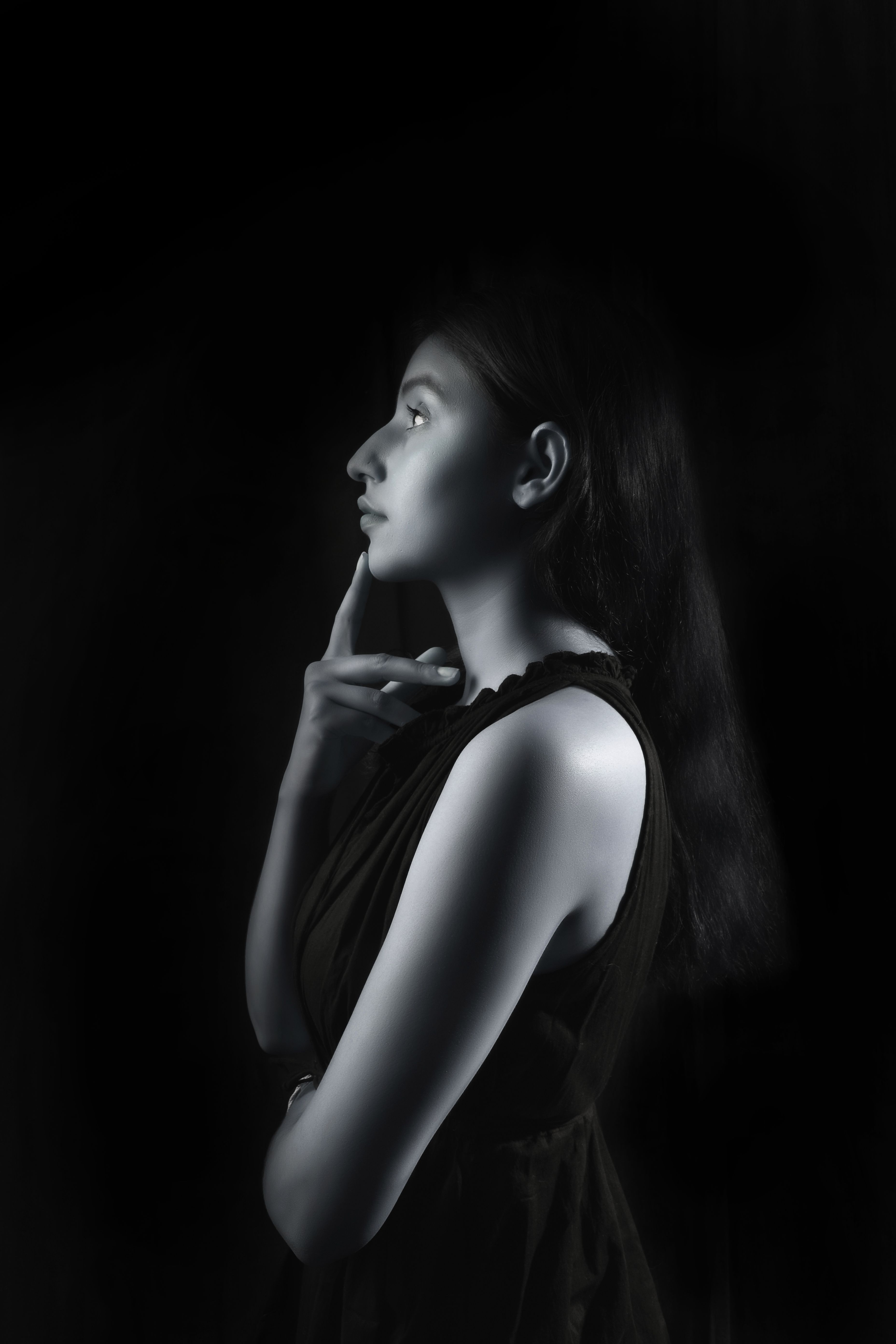 Portrait of Woman in Shadow in Black and White · Free Stock Photo