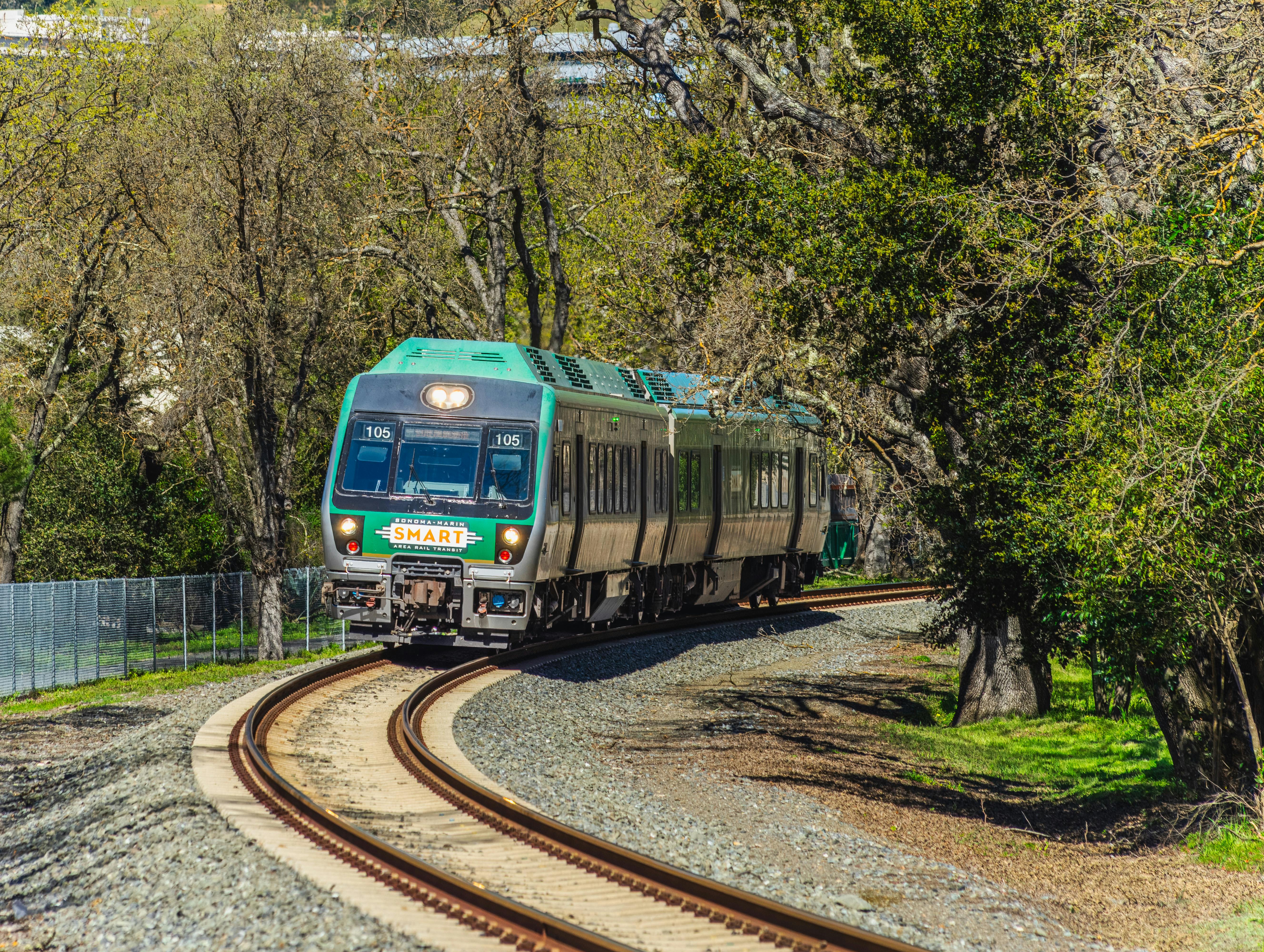A train on the tracks · Free Stock Photo