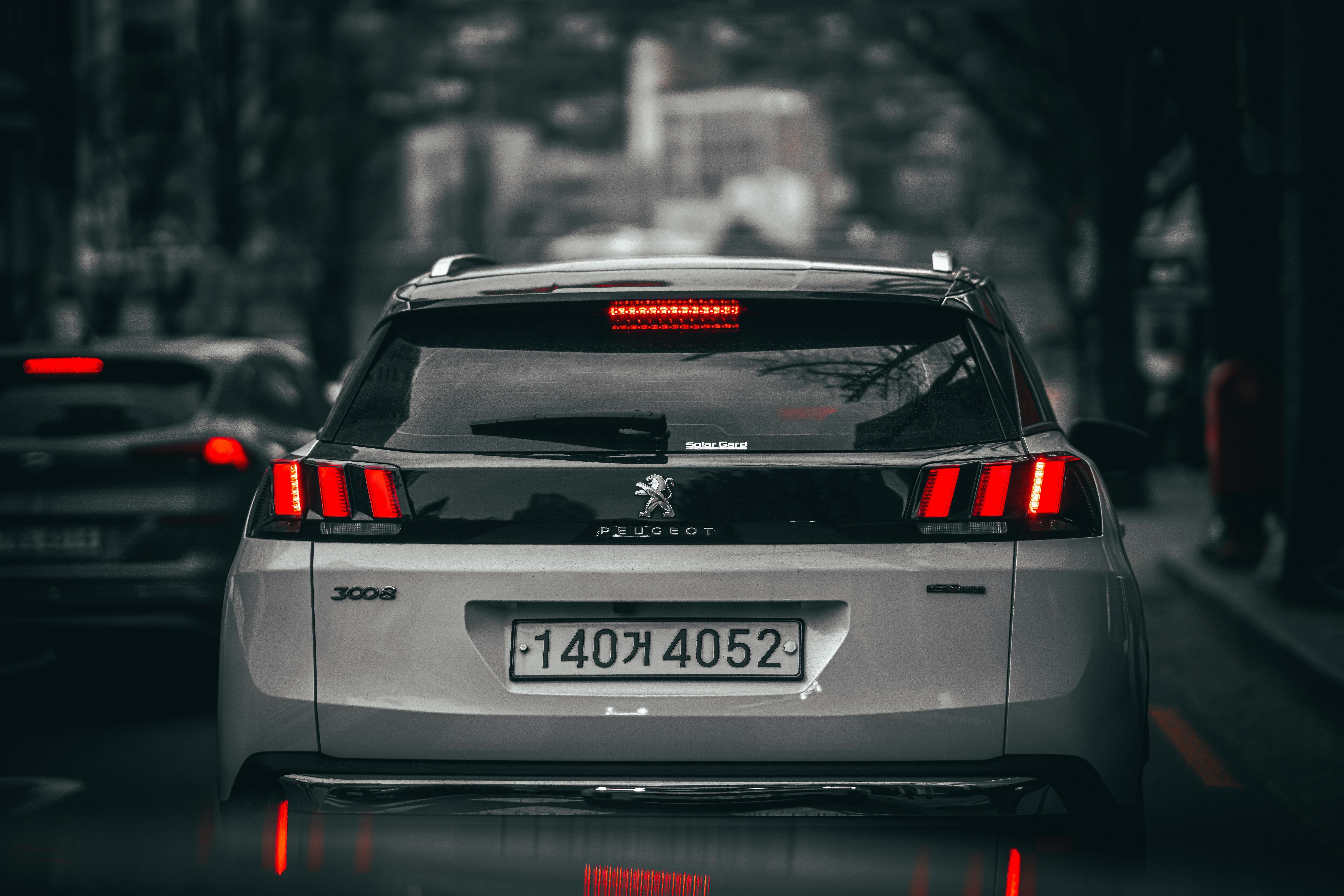 Rear of Peugeot 3008 in Traffic · Free Stock Photo