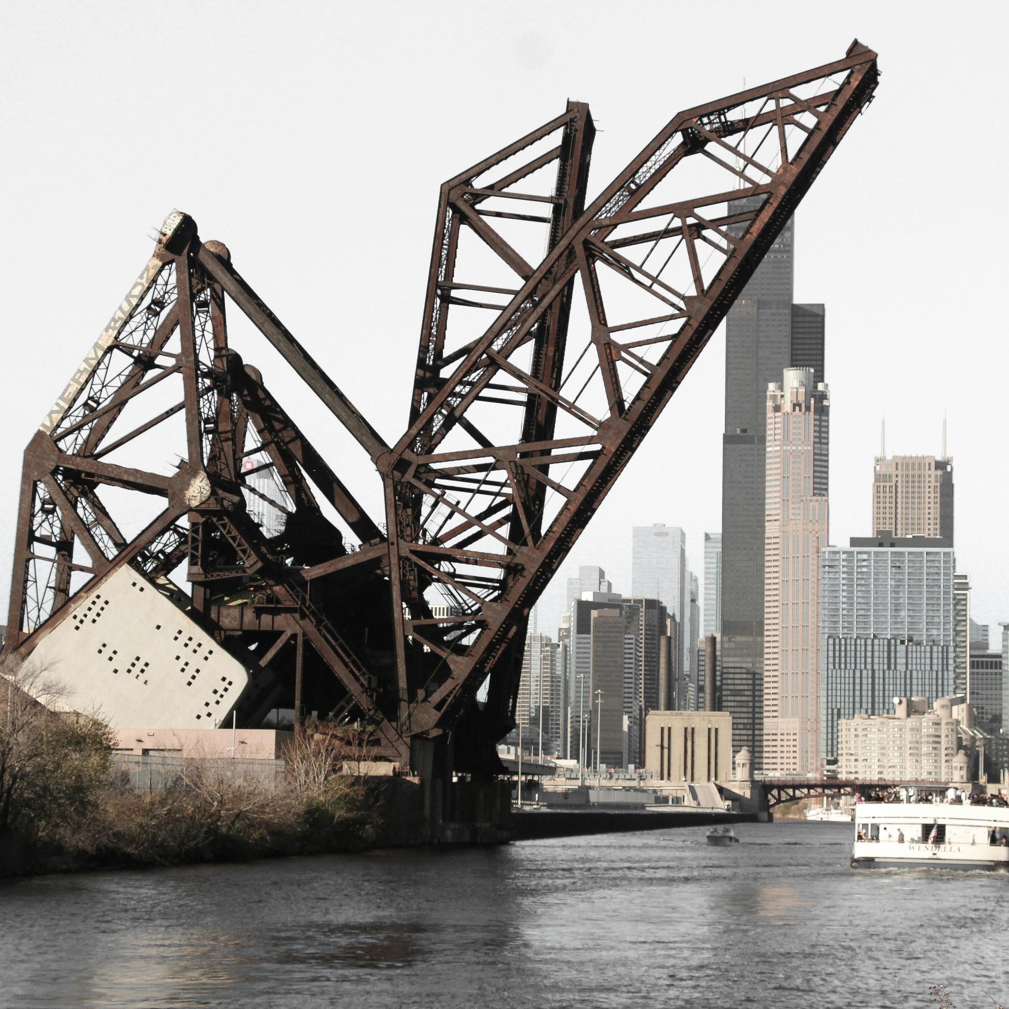 Drawbridge on River in Chicago · Free Stock Photo