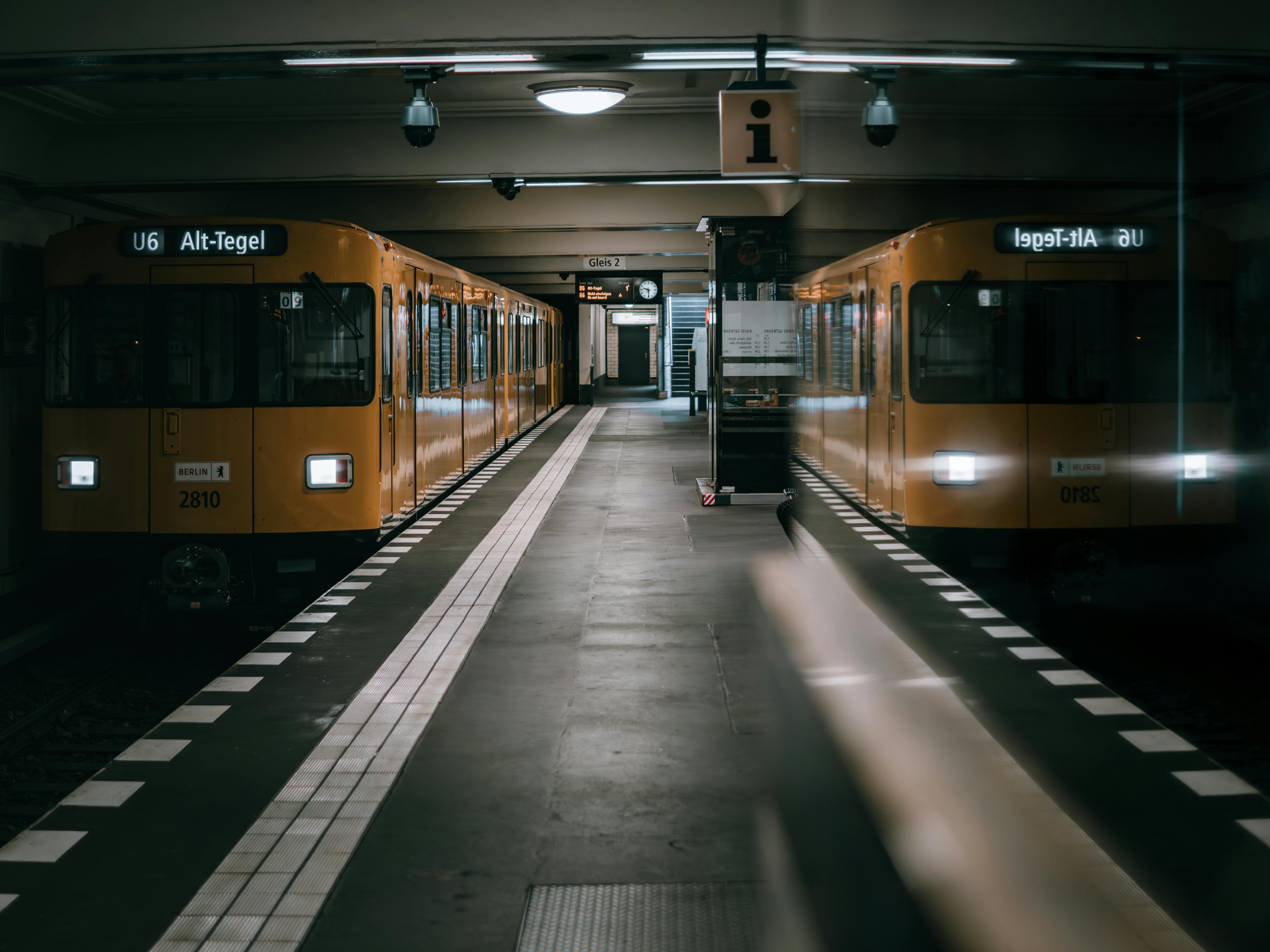 Yellow Train · Free Stock Photo