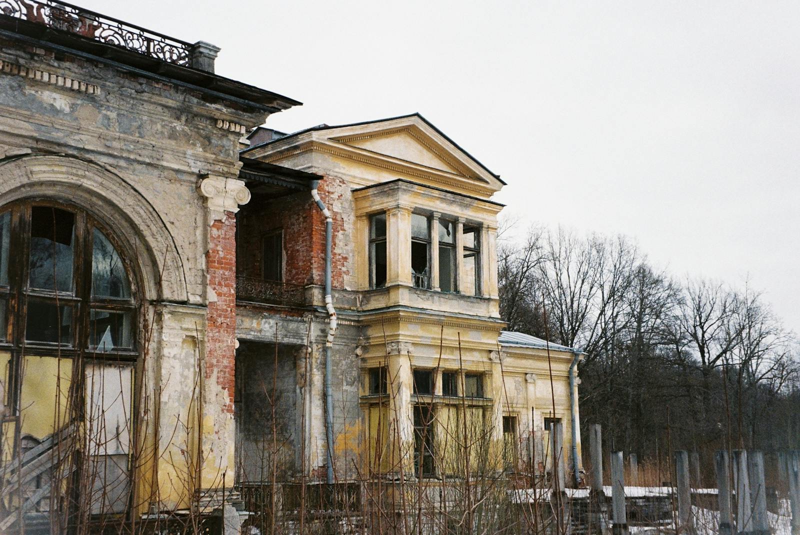 Damaged Building Photos, Download The BEST Free Damaged Building Stock ...