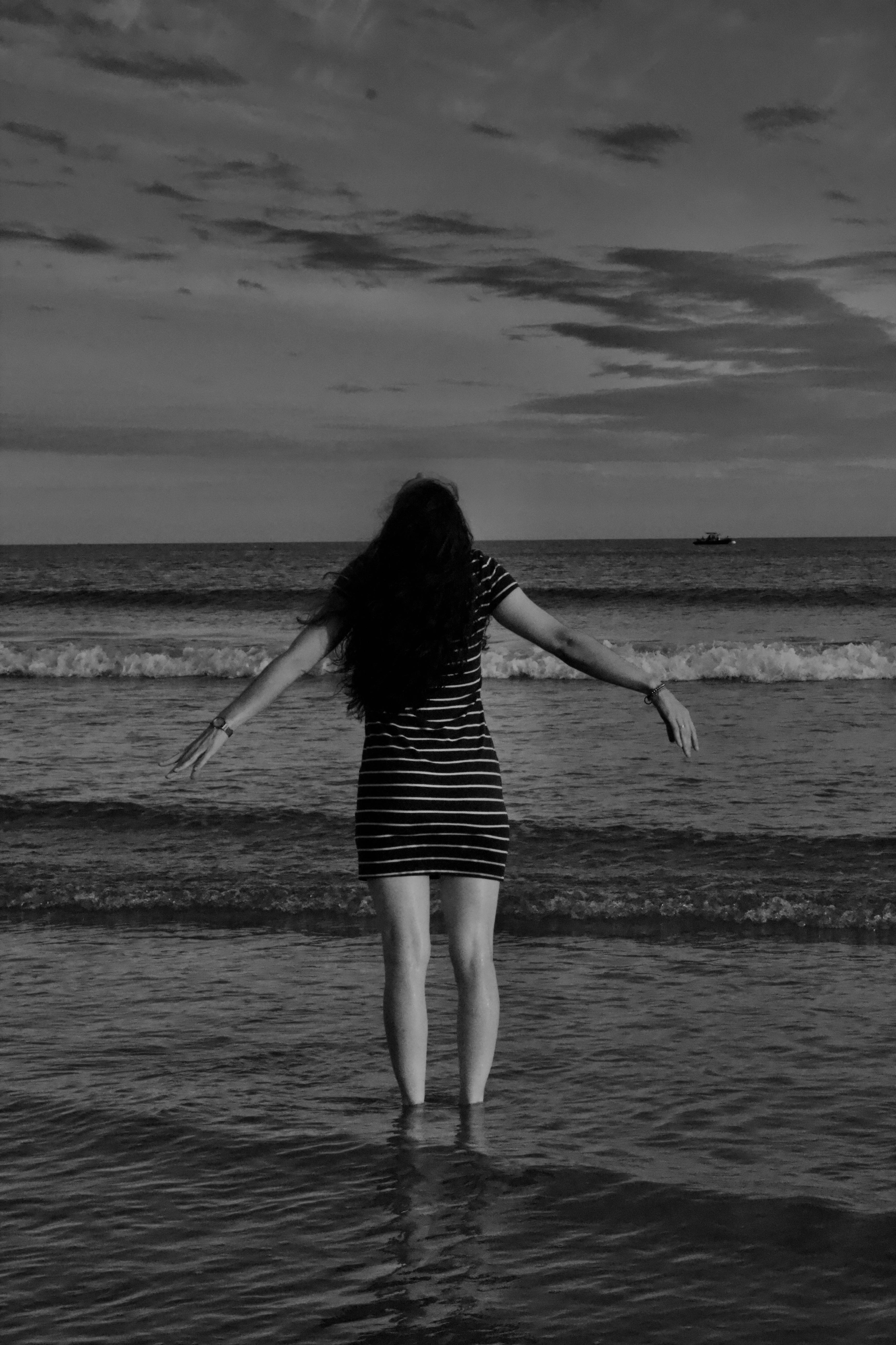 Grayscale Woman Photos, Download The BEST Free Grayscale Woman Stock ...