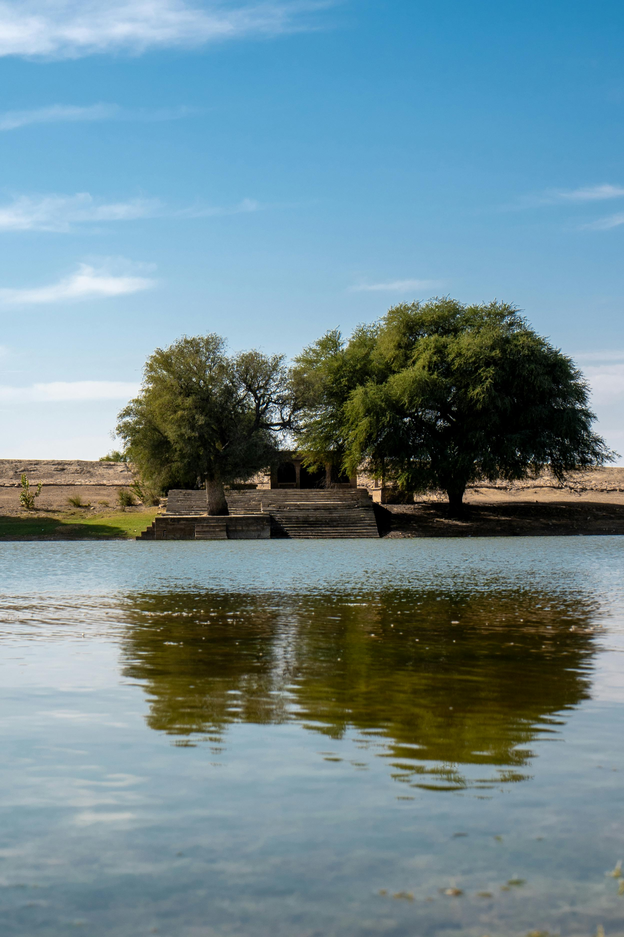 A lake with a small building on it · Free Stock Photo