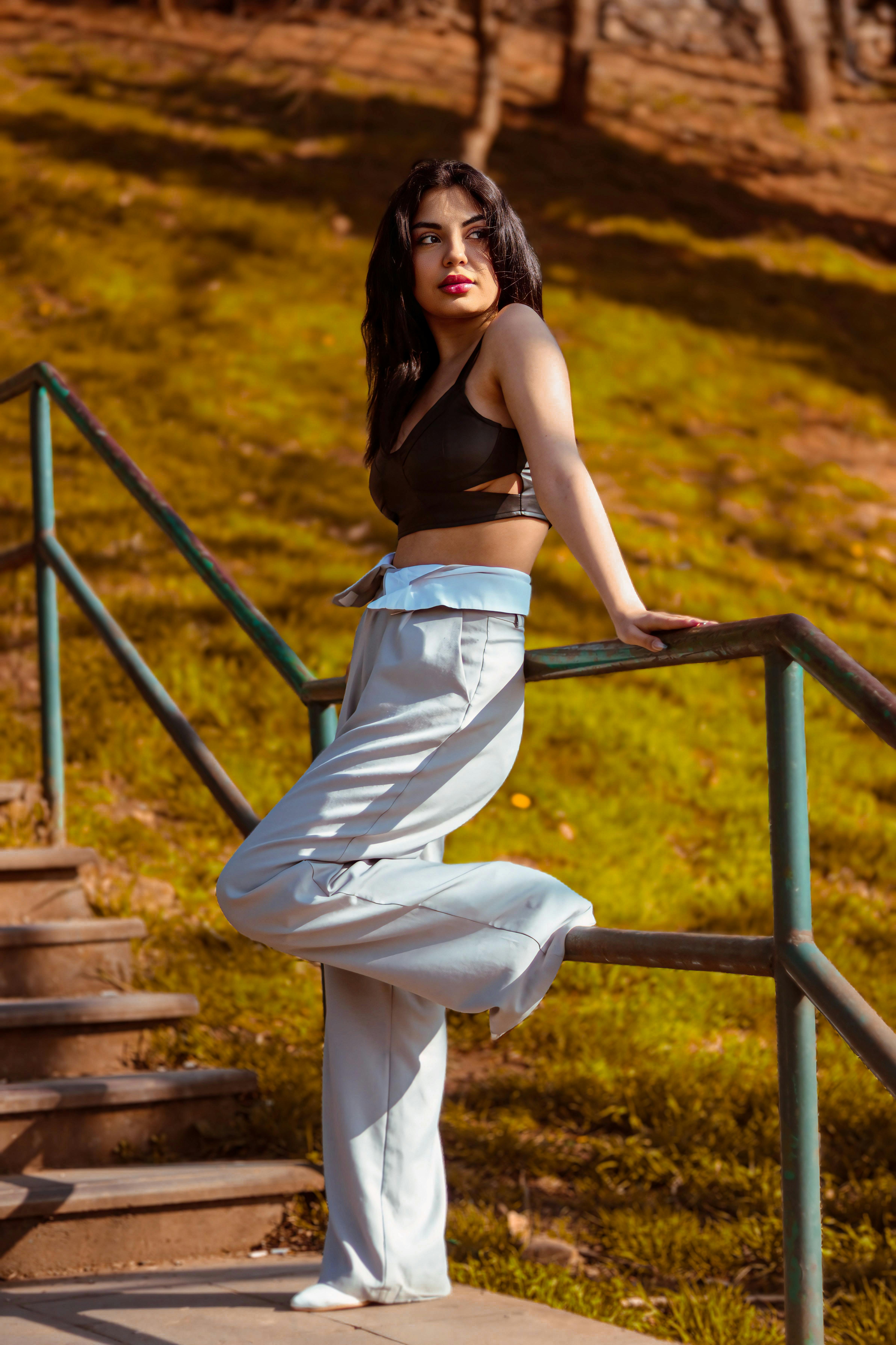 Model Female Pants Photos, Download The BEST Free Model Female Pants ...