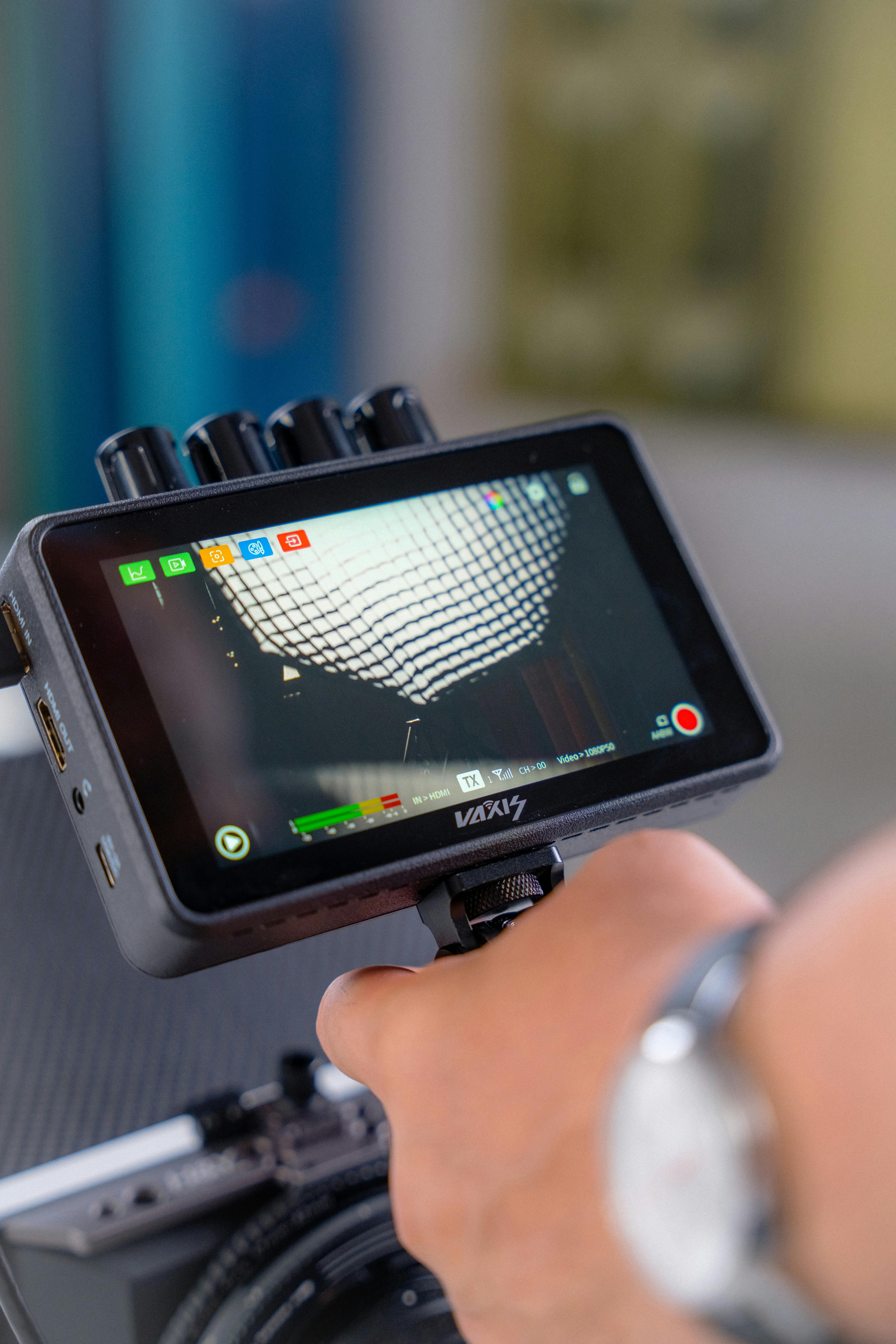 Holding Screen Photos, Download The BEST Free Holding Screen Stock ...