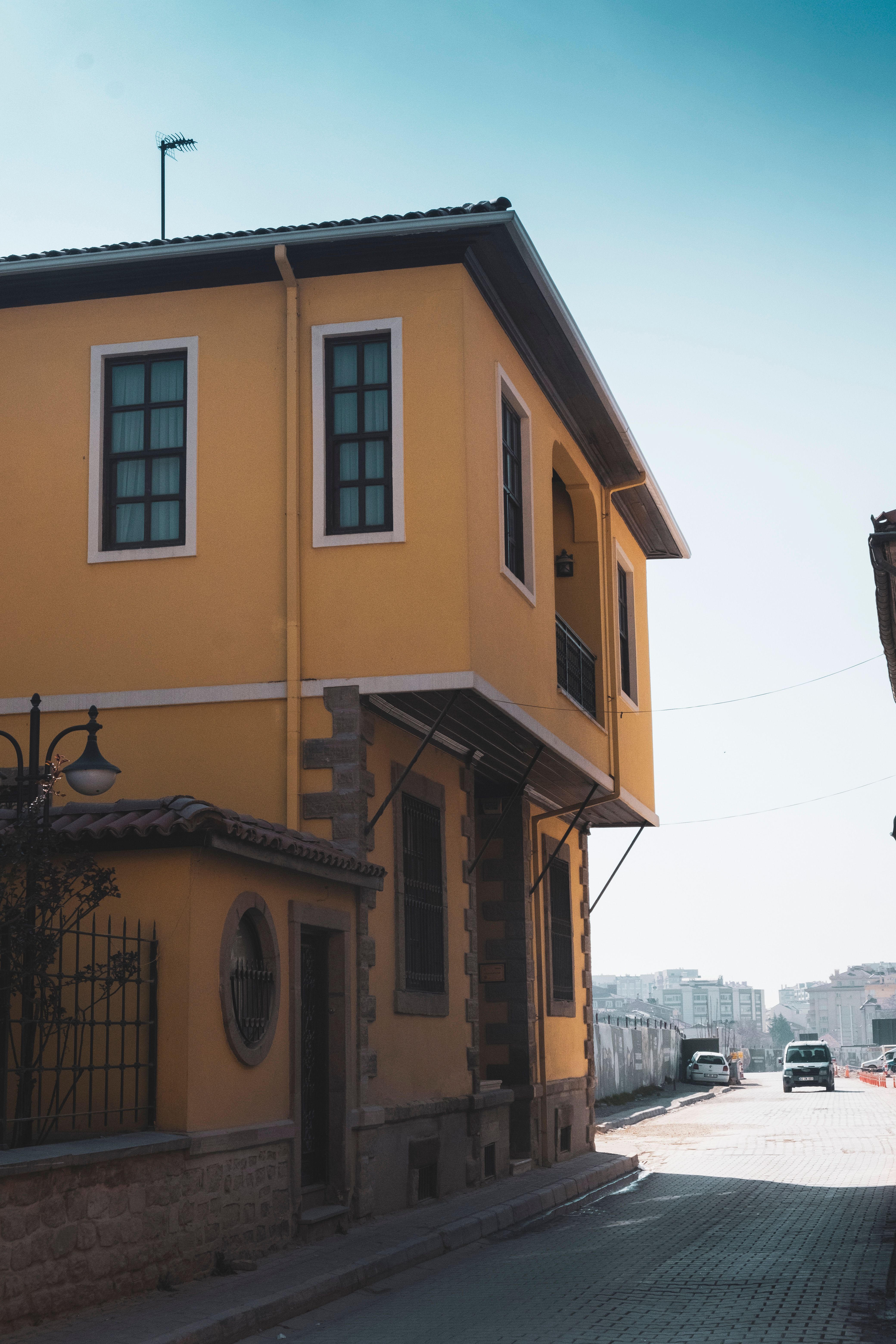Yellow House by Street in Konya in Turkey · Free Stock Photo