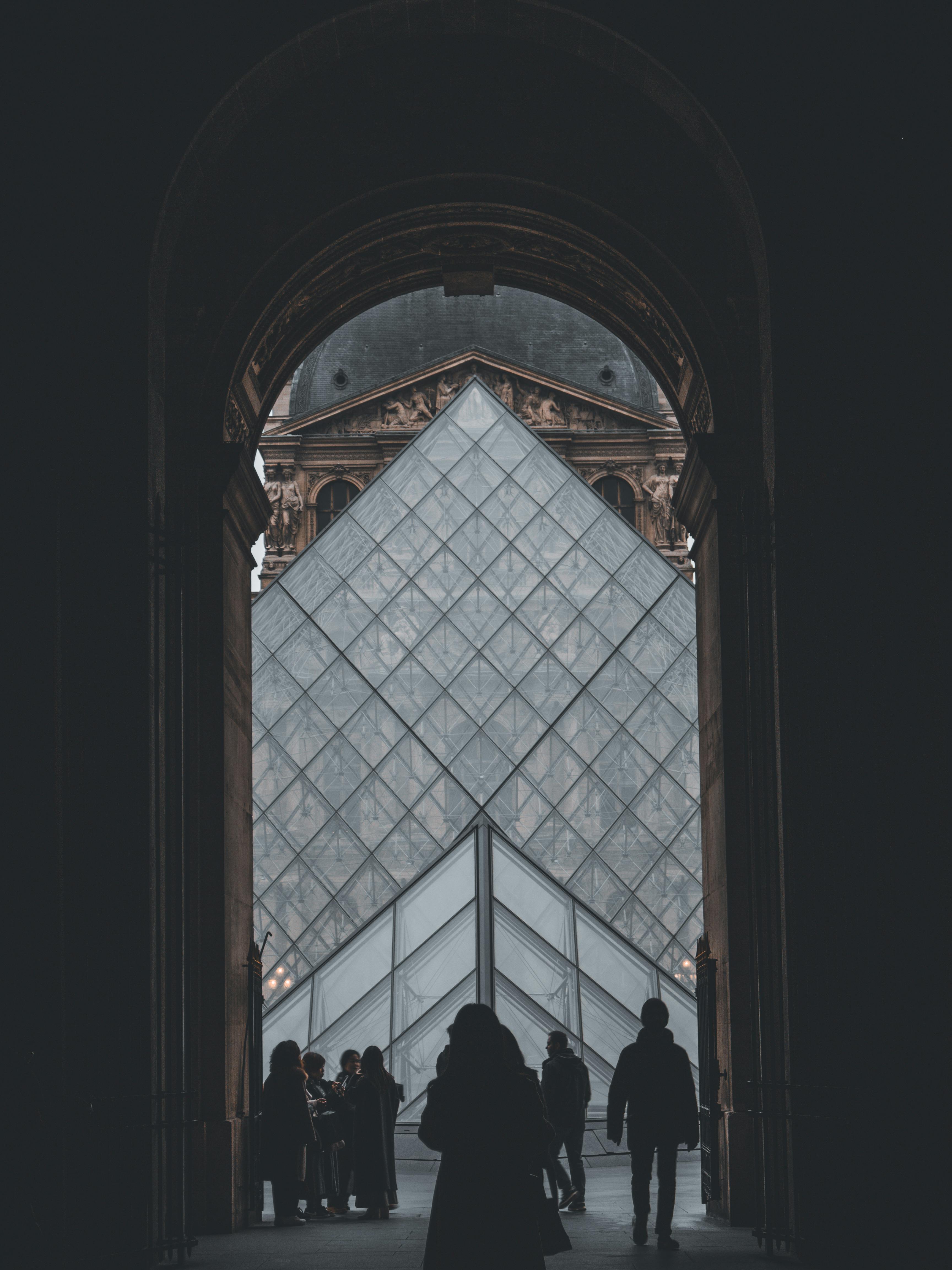 Louvre Museum in Paris · Free Stock Photo