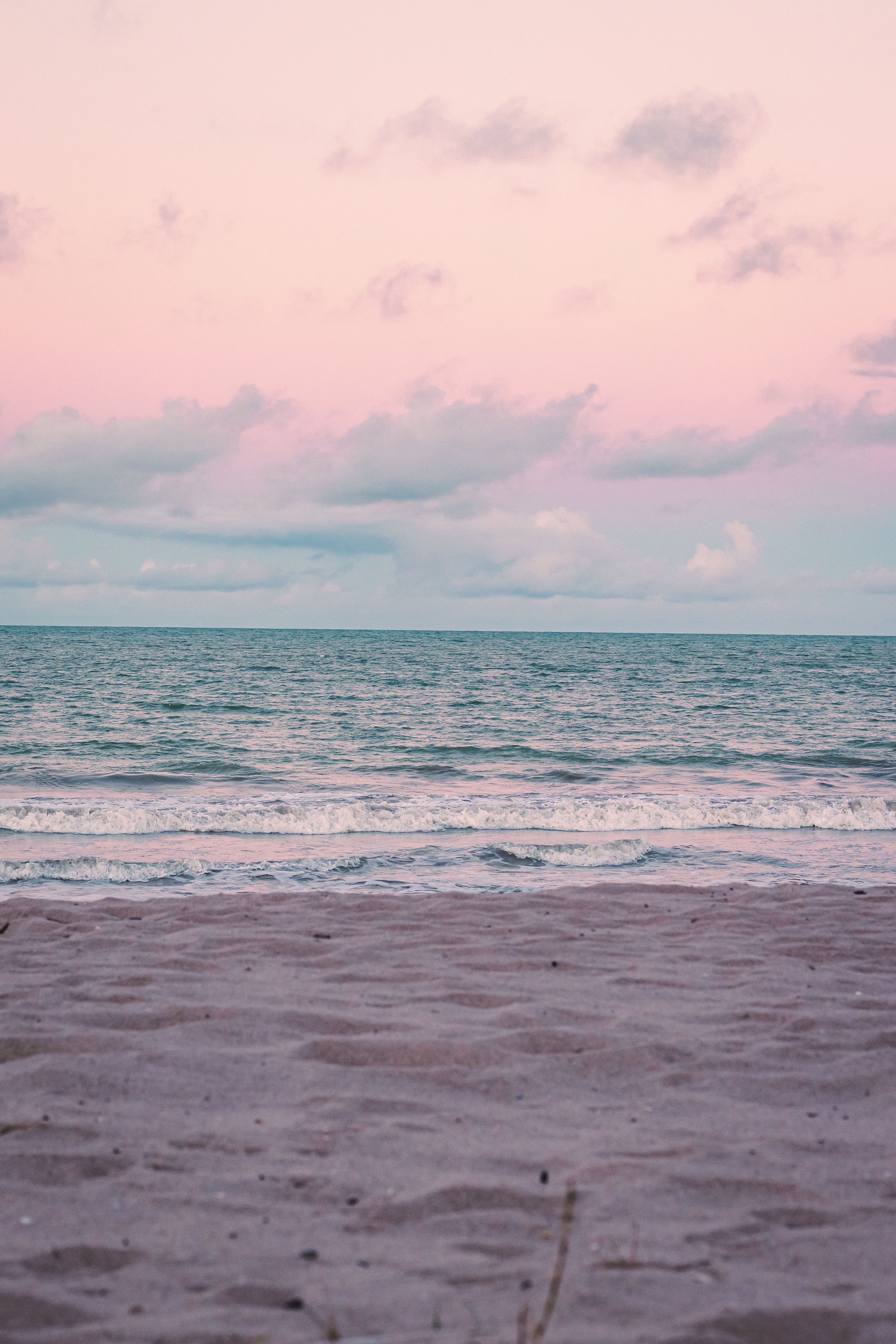 Grassy Beach at Dusk · Free Stock Photo