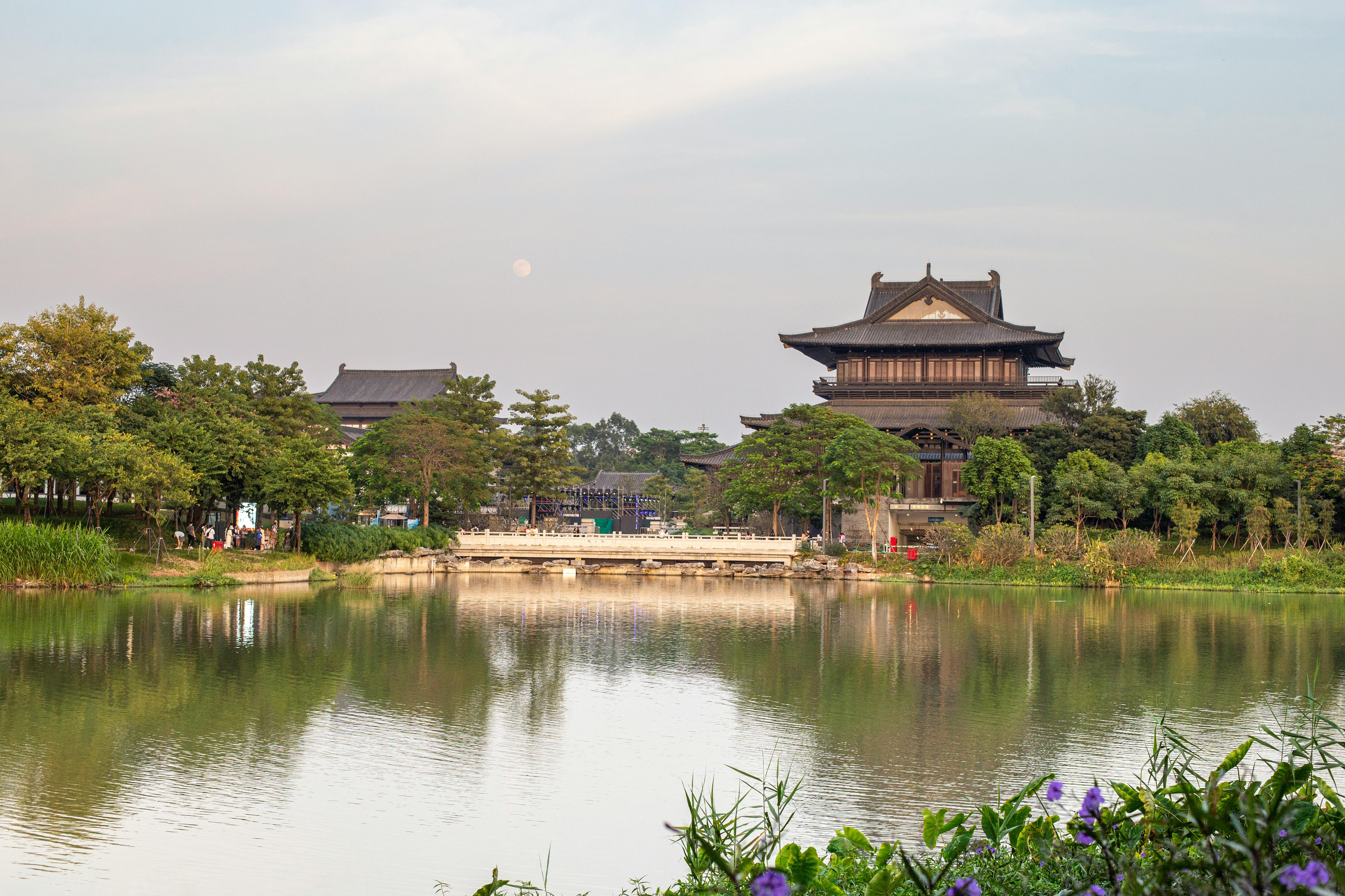 Haizhu Lake with Pagoda Building in Guangzhou in China · Free Stock Photo