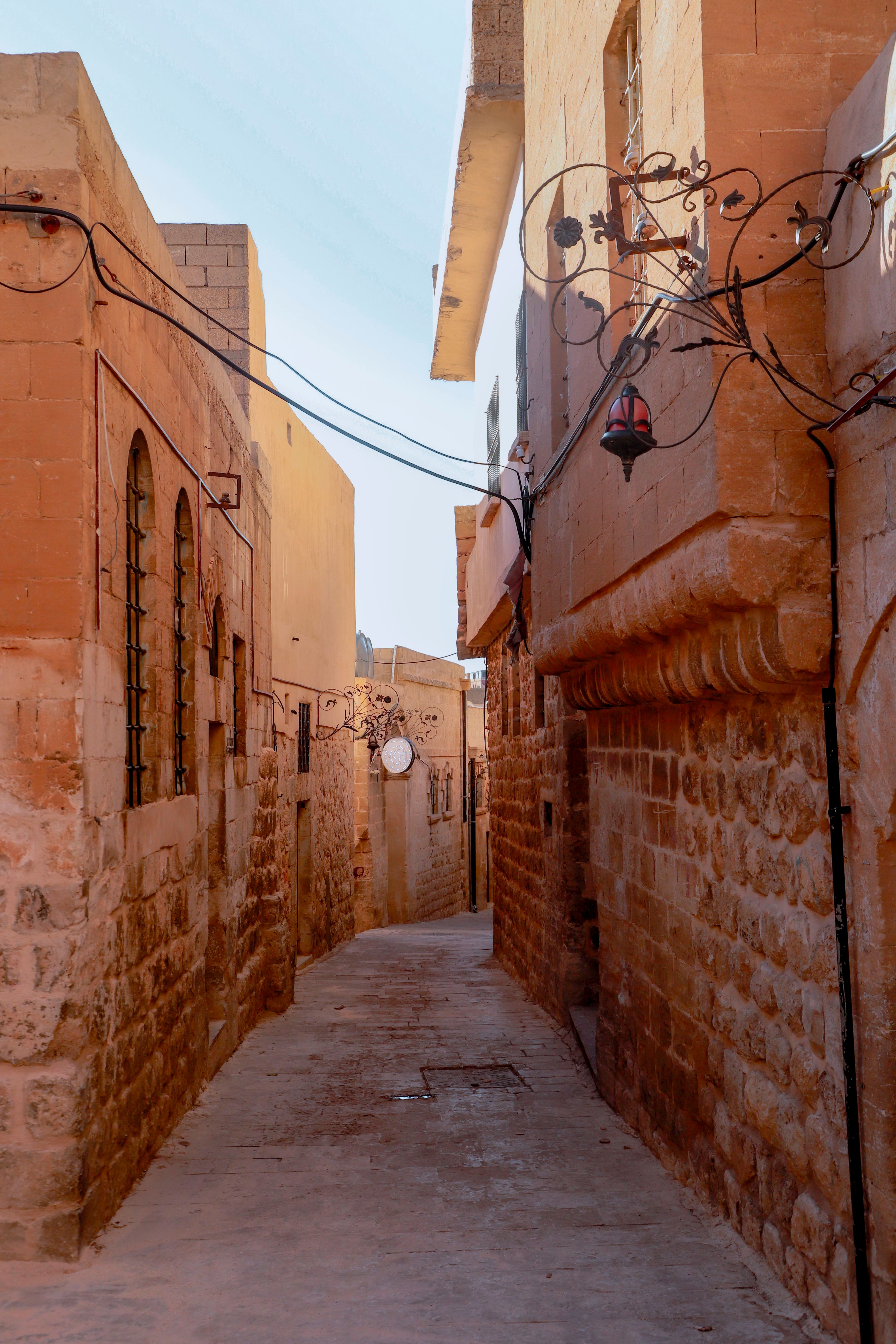 Narrow Alley in Mardin in Turkey · Free Stock Photo