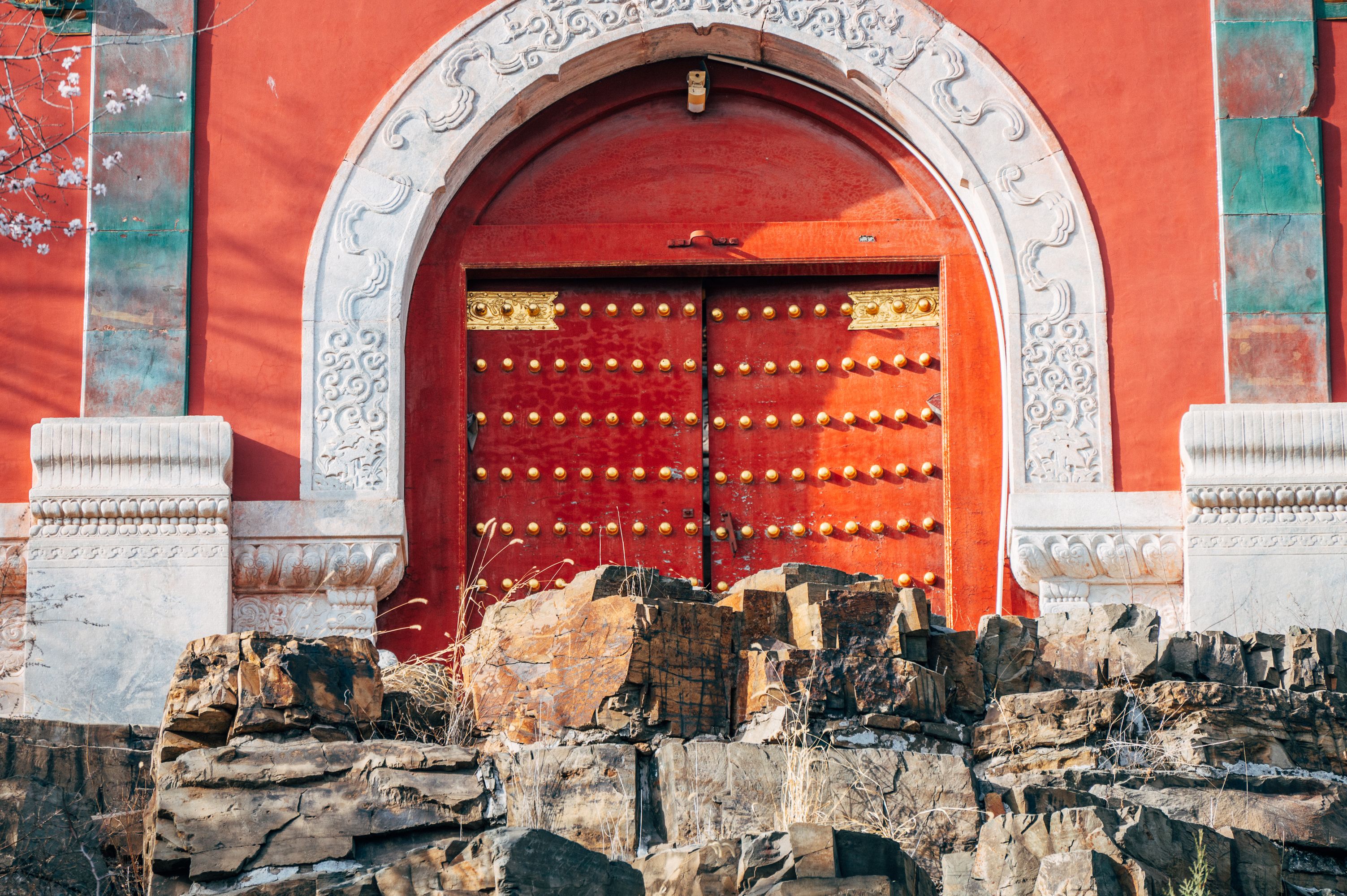Red Gate of Chinese Palace · Free Stock Photo
