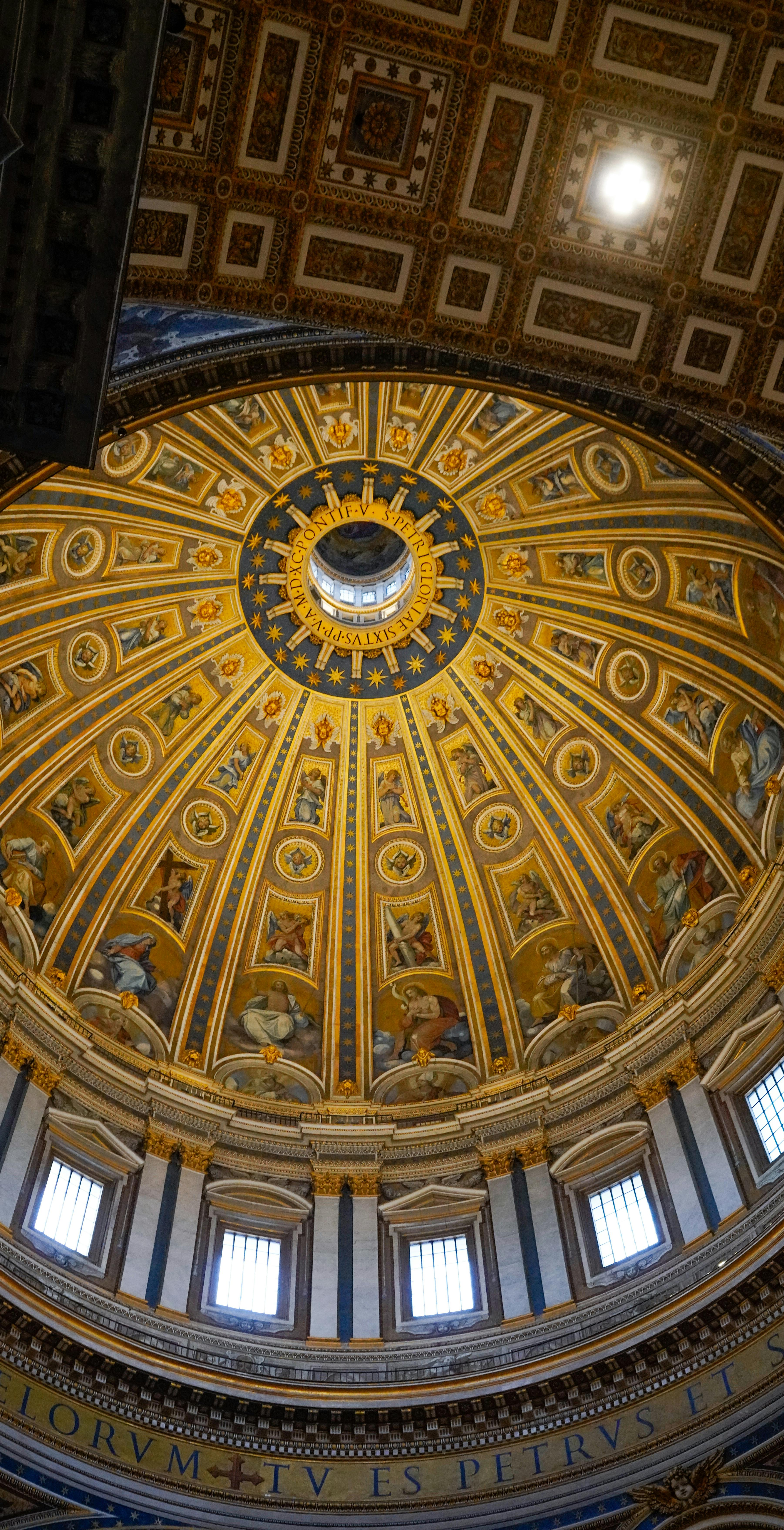 Wonderful ornate ceiling of Saint Peters Basilica in Vatican · Free ...