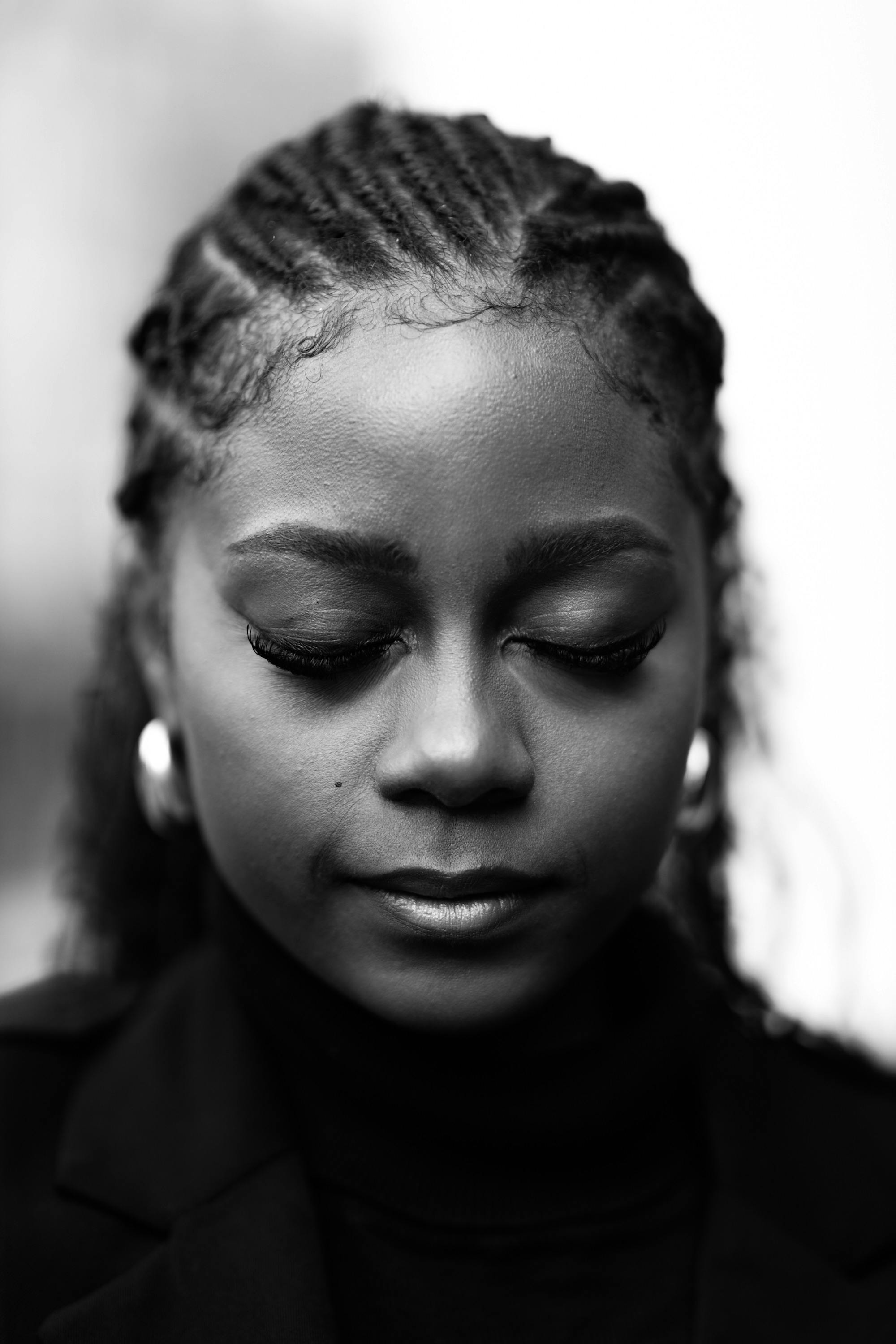 Woman Posing with Hand on Forehead in Black and White · Free Stock Photo