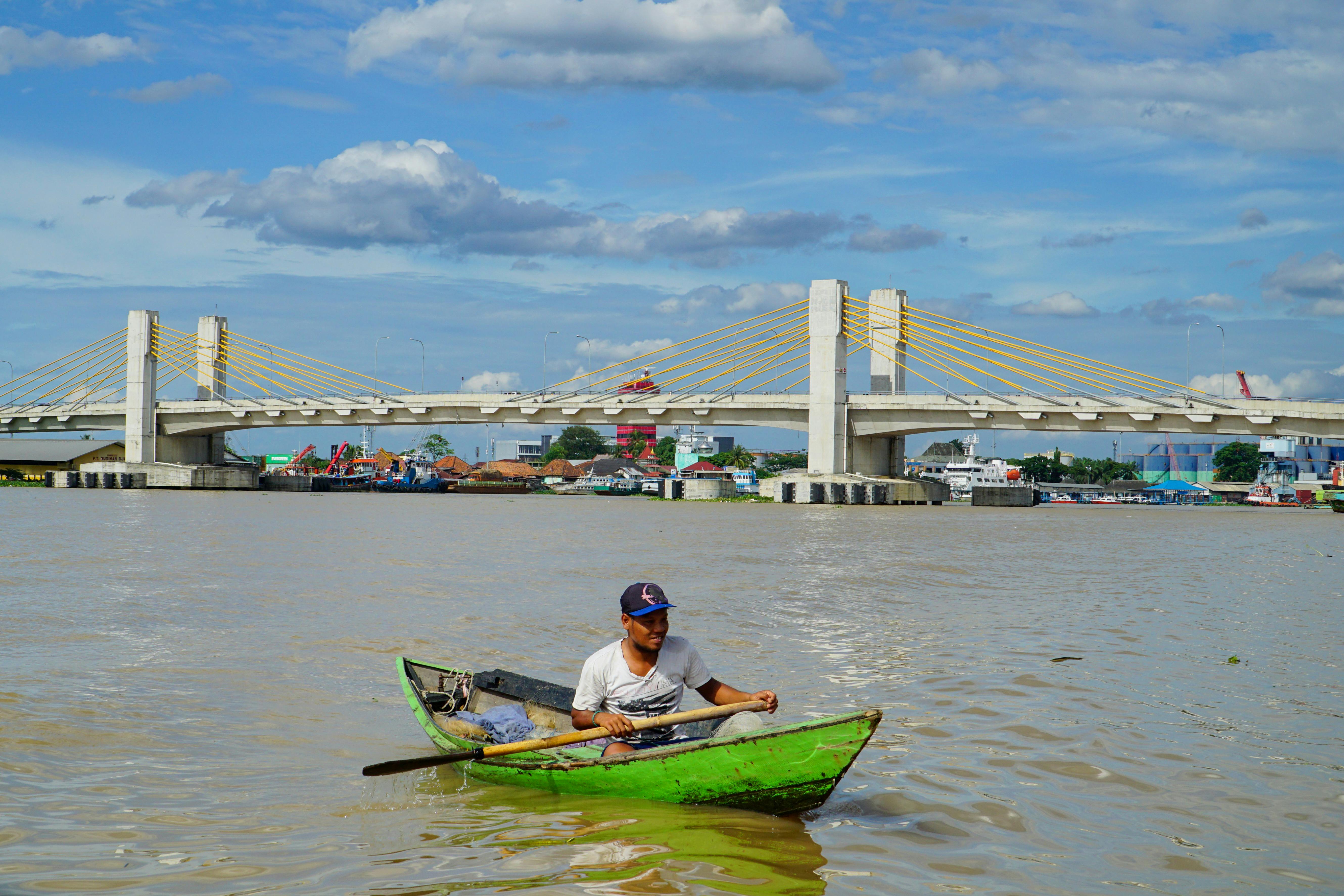 Man Boating on River · Free Stock Photo
