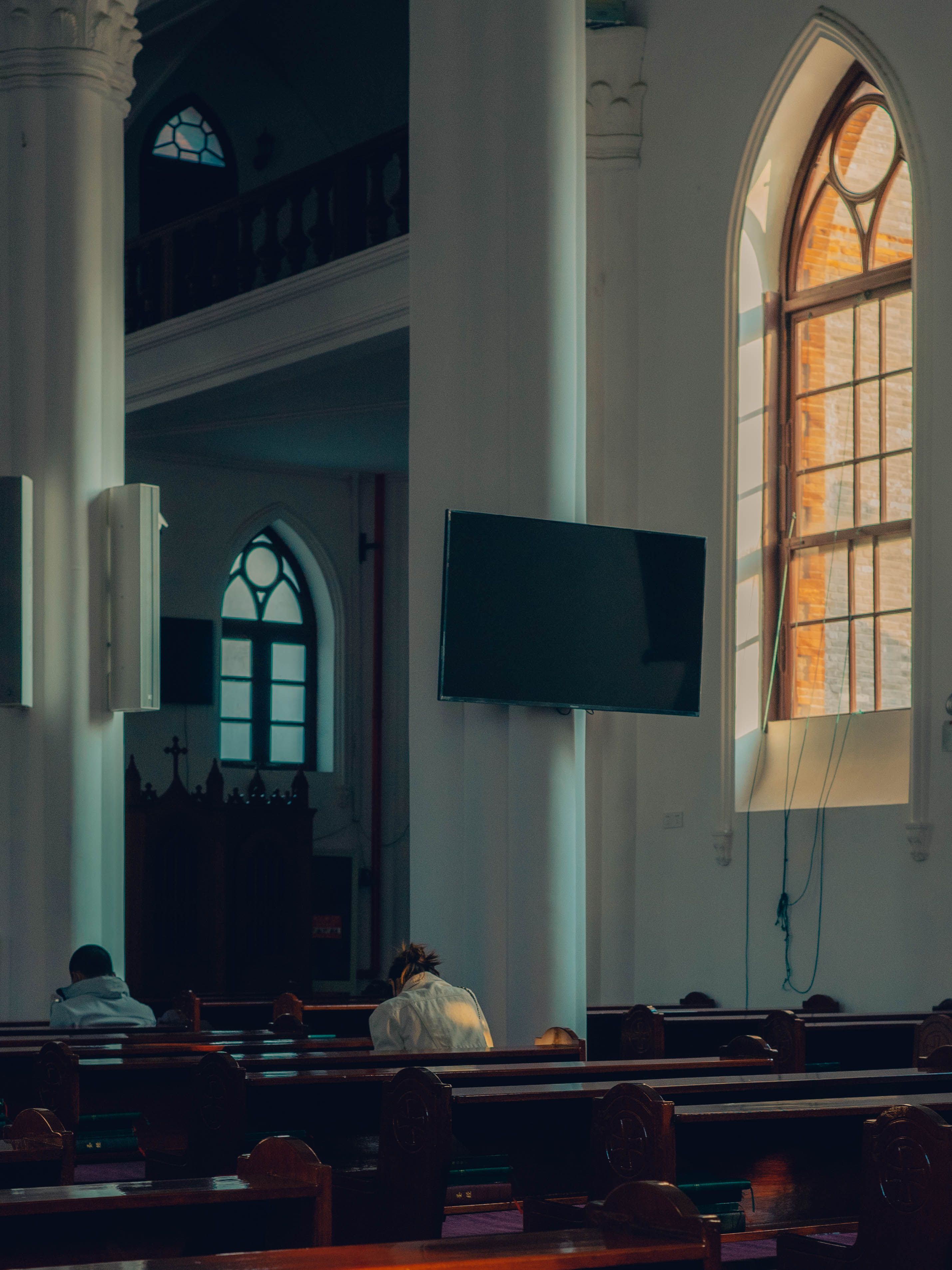 Television on Column in Church · Free Stock Photo