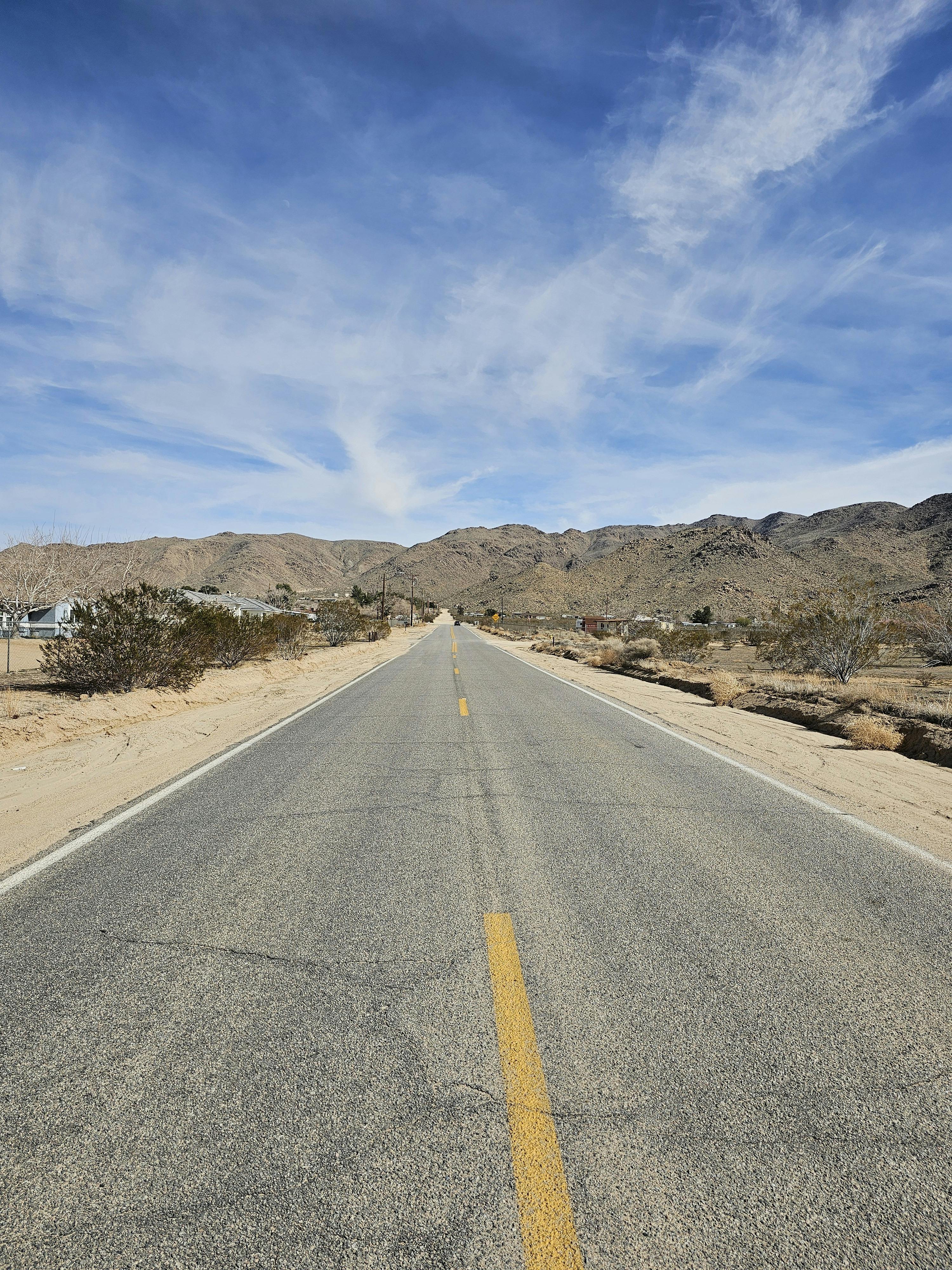Highway through Desert · Free Stock Photo