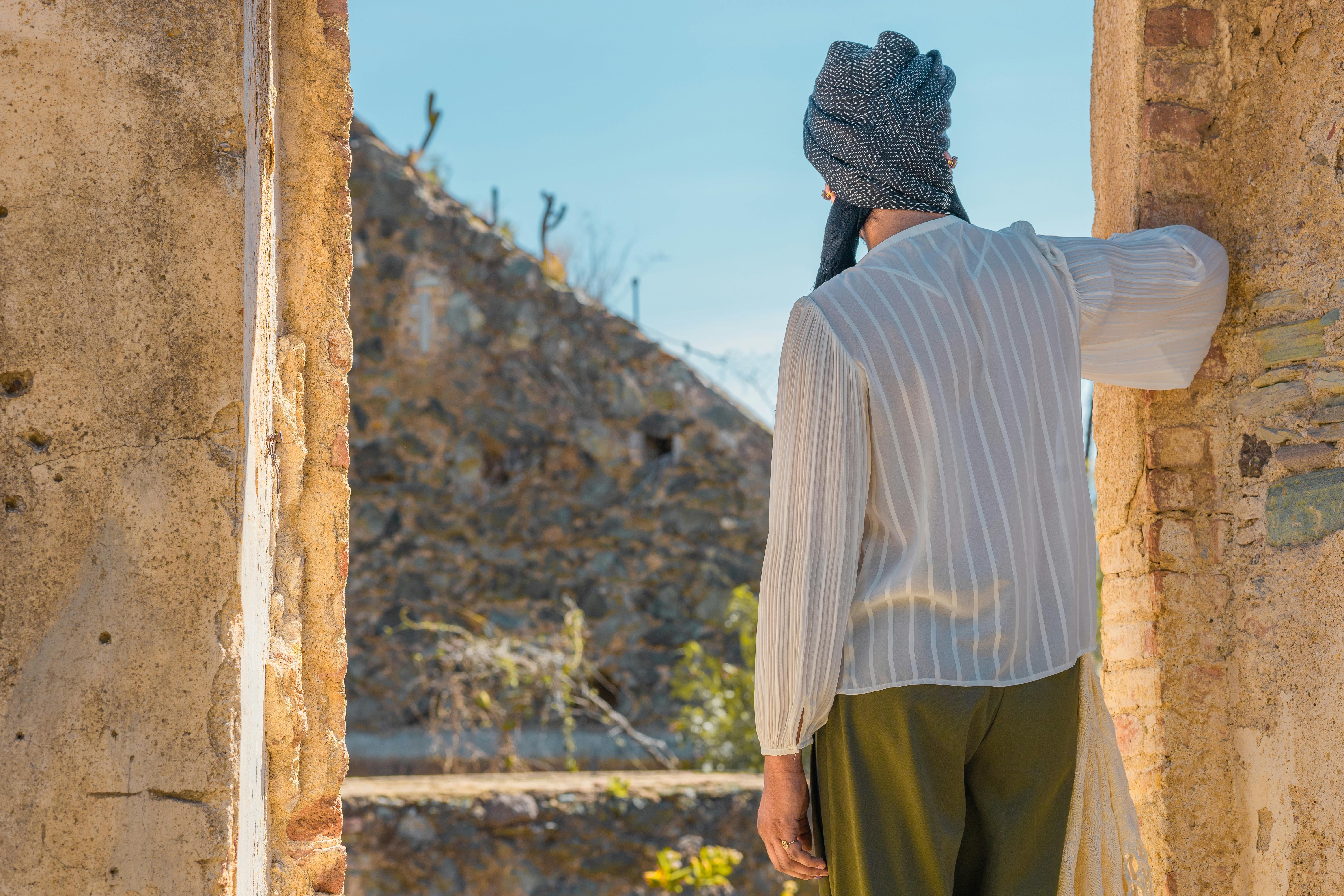 Wall Between Two People Photos, Download The BEST Free Wall Between Two ...