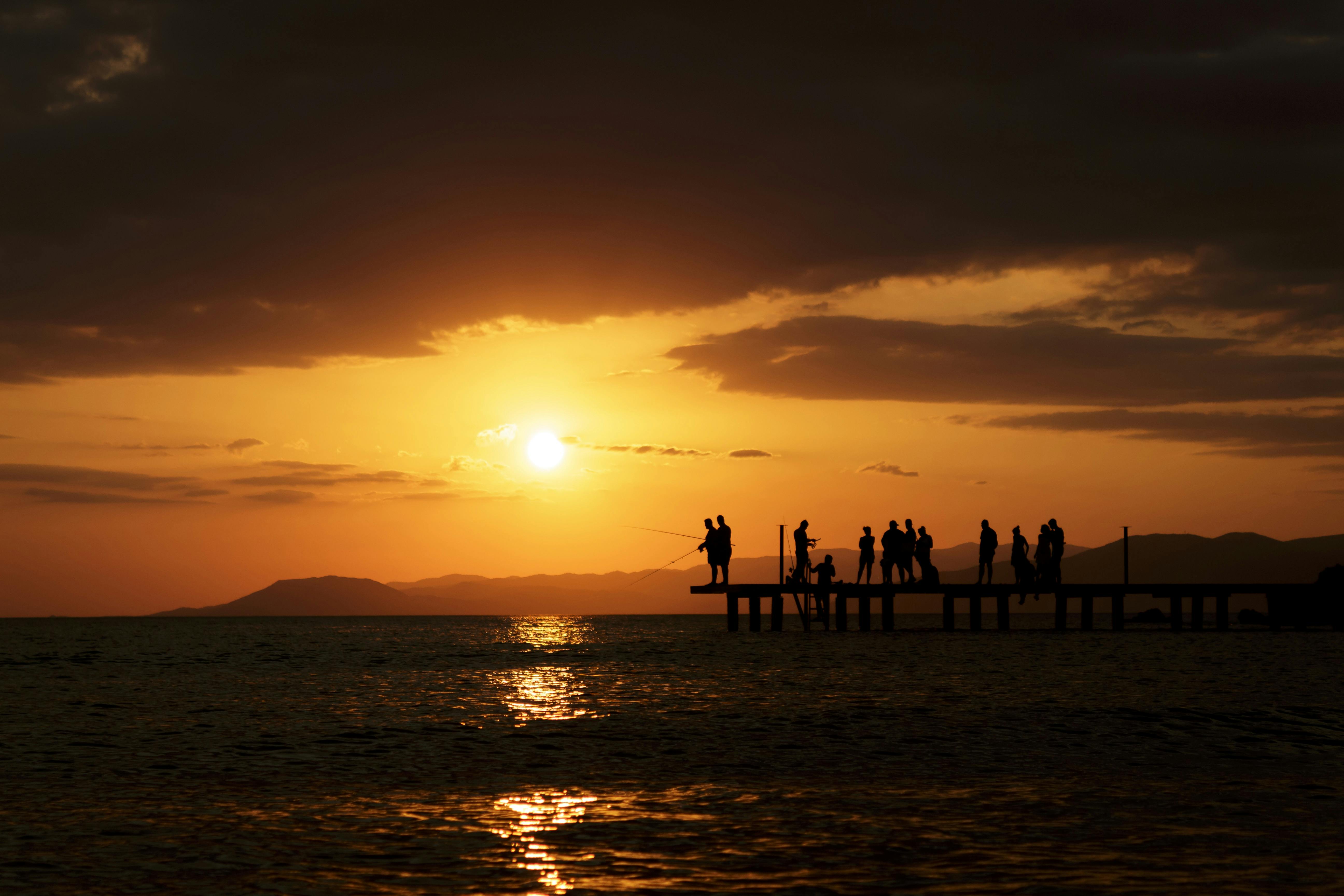 Crowd on Dock · Free Stock Photo