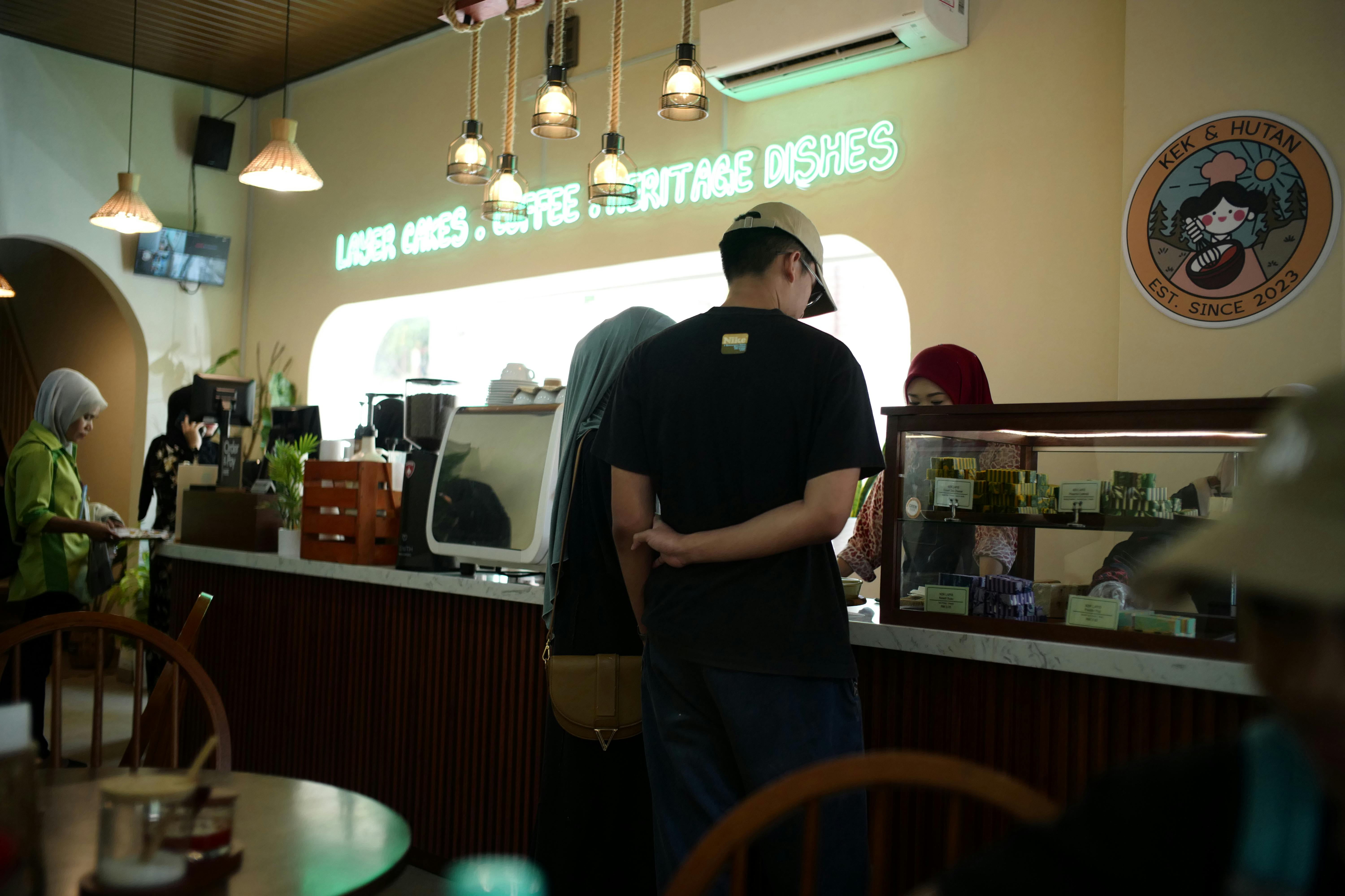 Kek & Hutan Cafe · Free Stock Photo