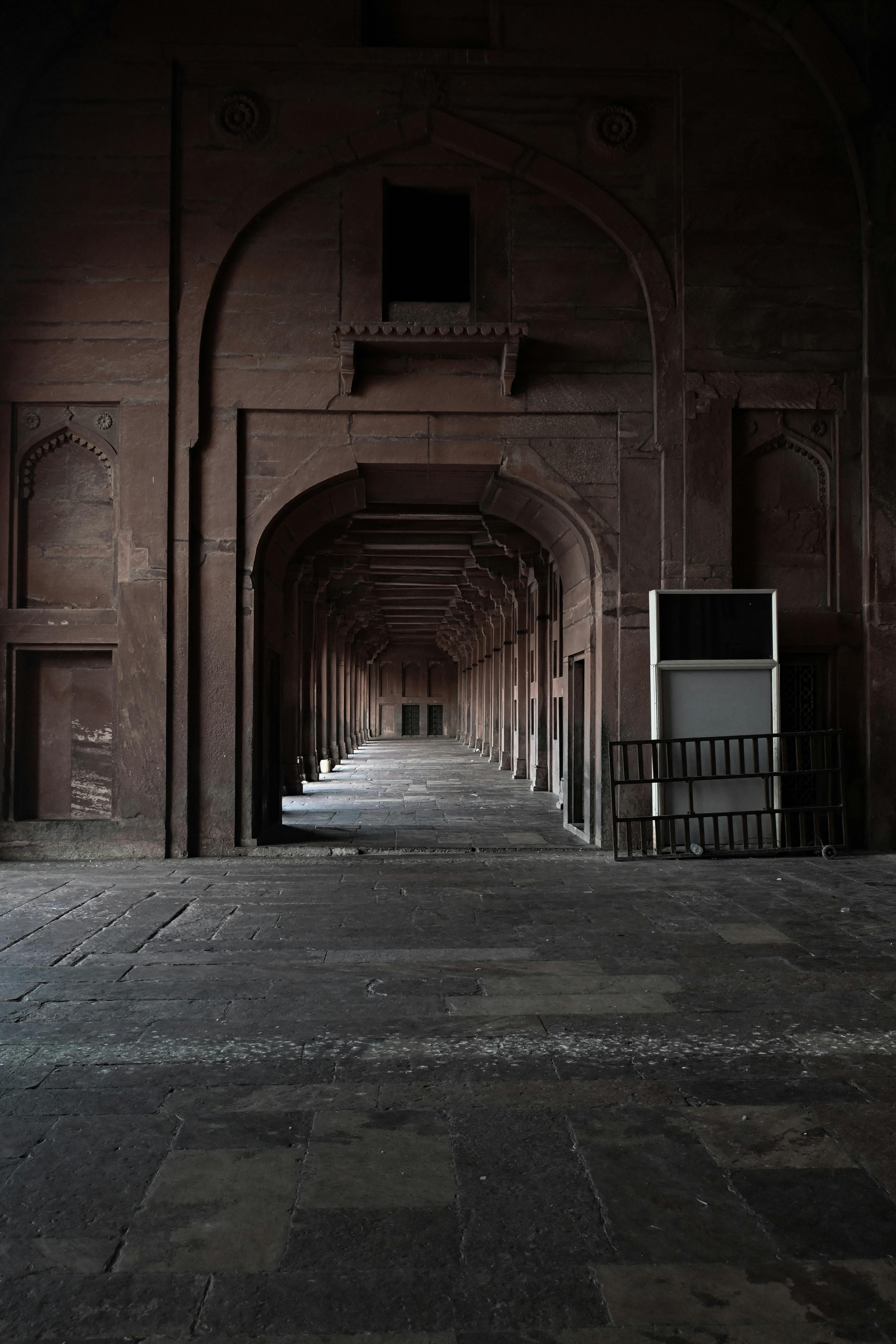 Hallway inside Buland Darwaza in India · Free Stock Photo