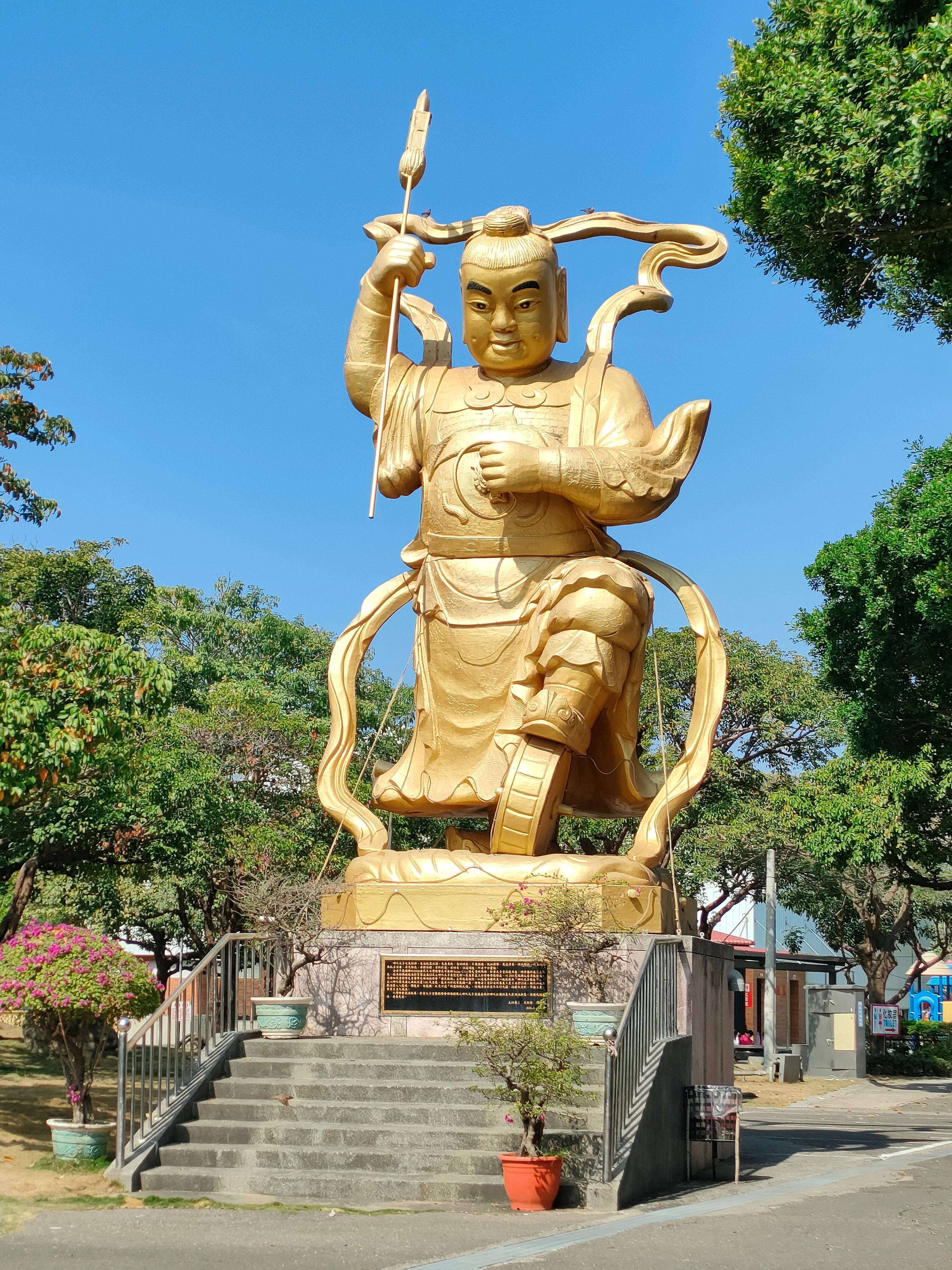 Golden Statue at Taizigongnazha Park in Tainan in Taiwan · Free Stock Photo