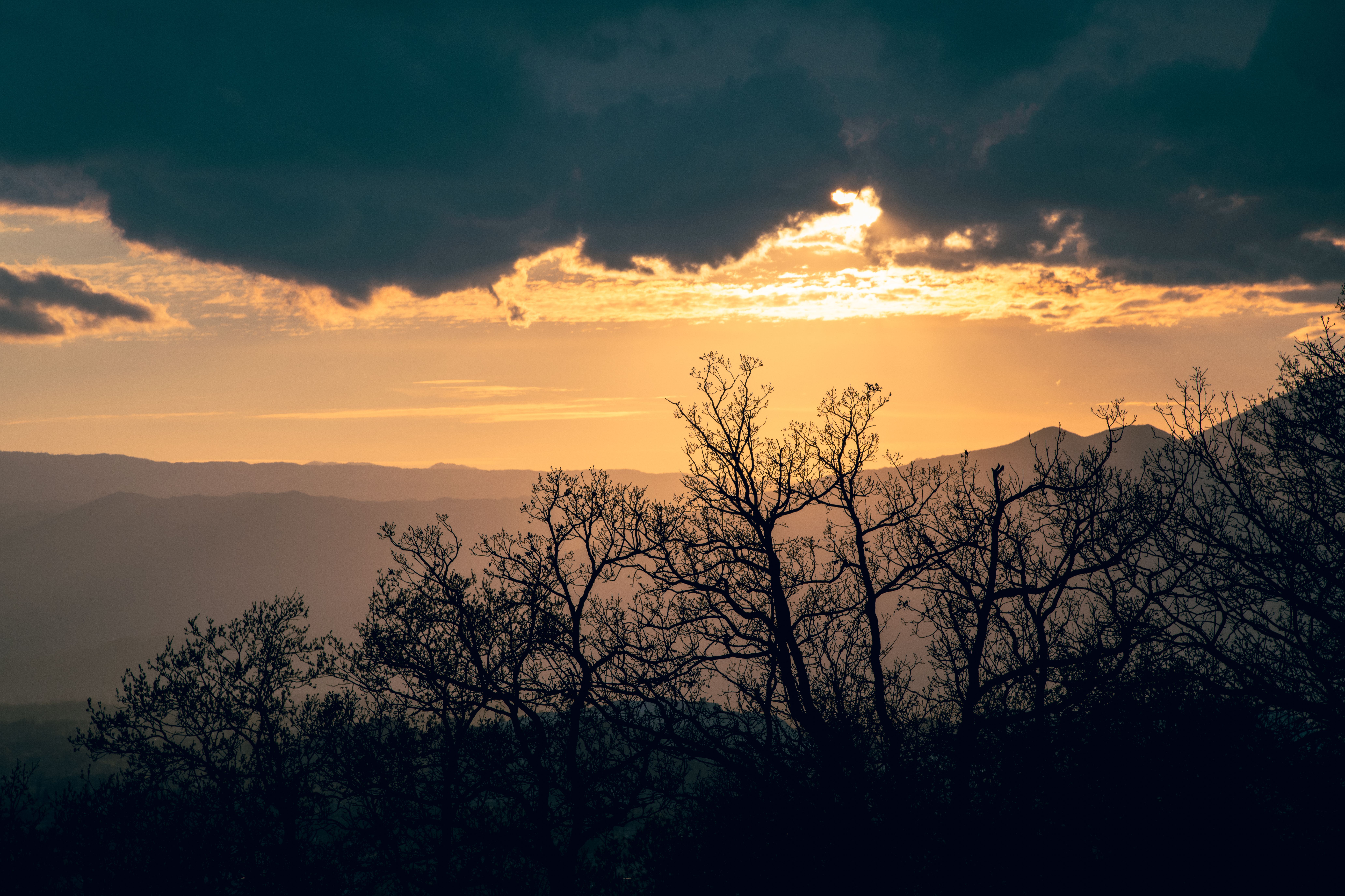 Sun Coming out of the Clouds over the Mountains · Free Stock Photo