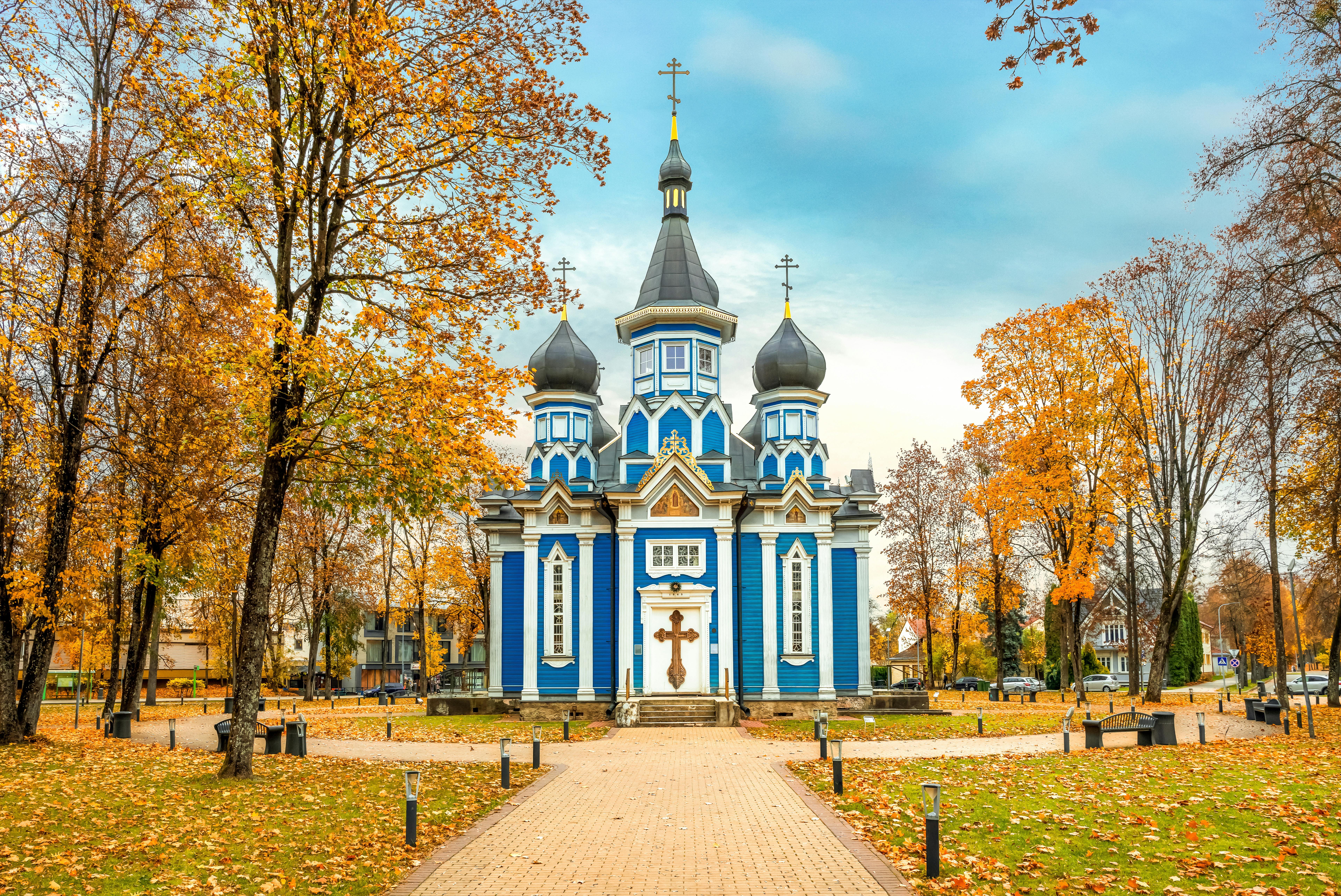 Church and Trees · Free Stock Photo