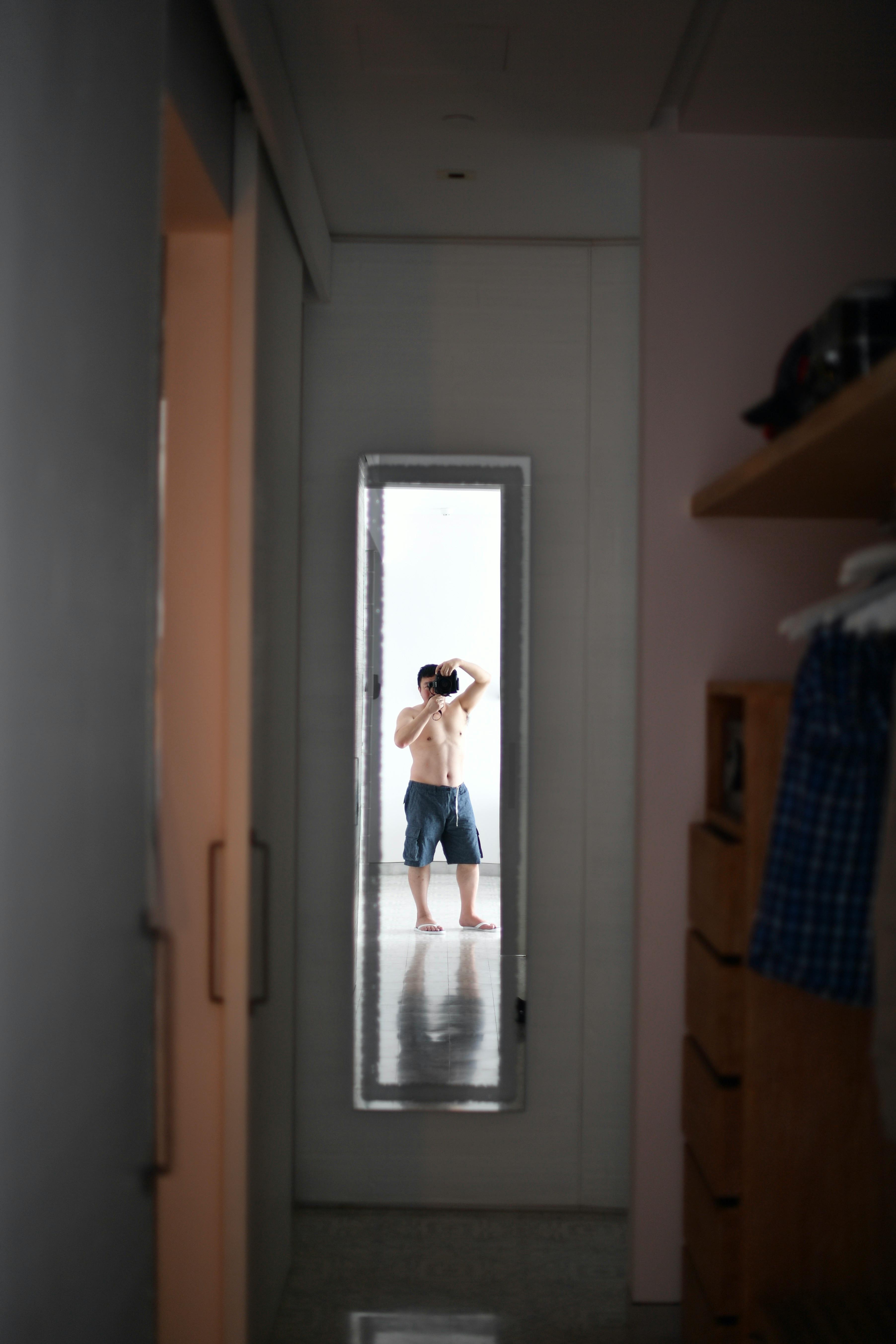 Man Mirror Selfie Showing His Body Photos, Download The BEST Free Man ...