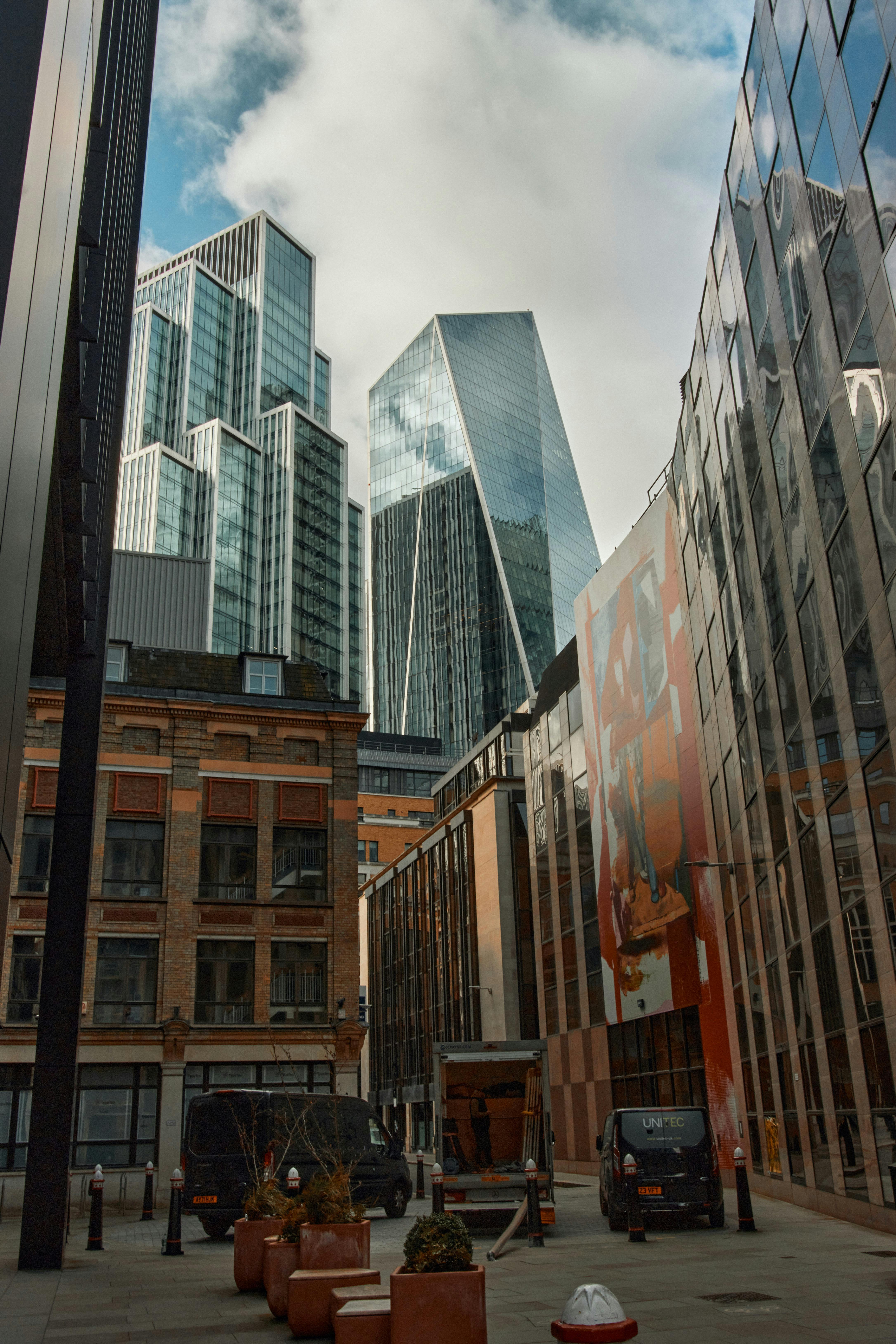 White and Blue Building during Daytime · Free Stock Photo