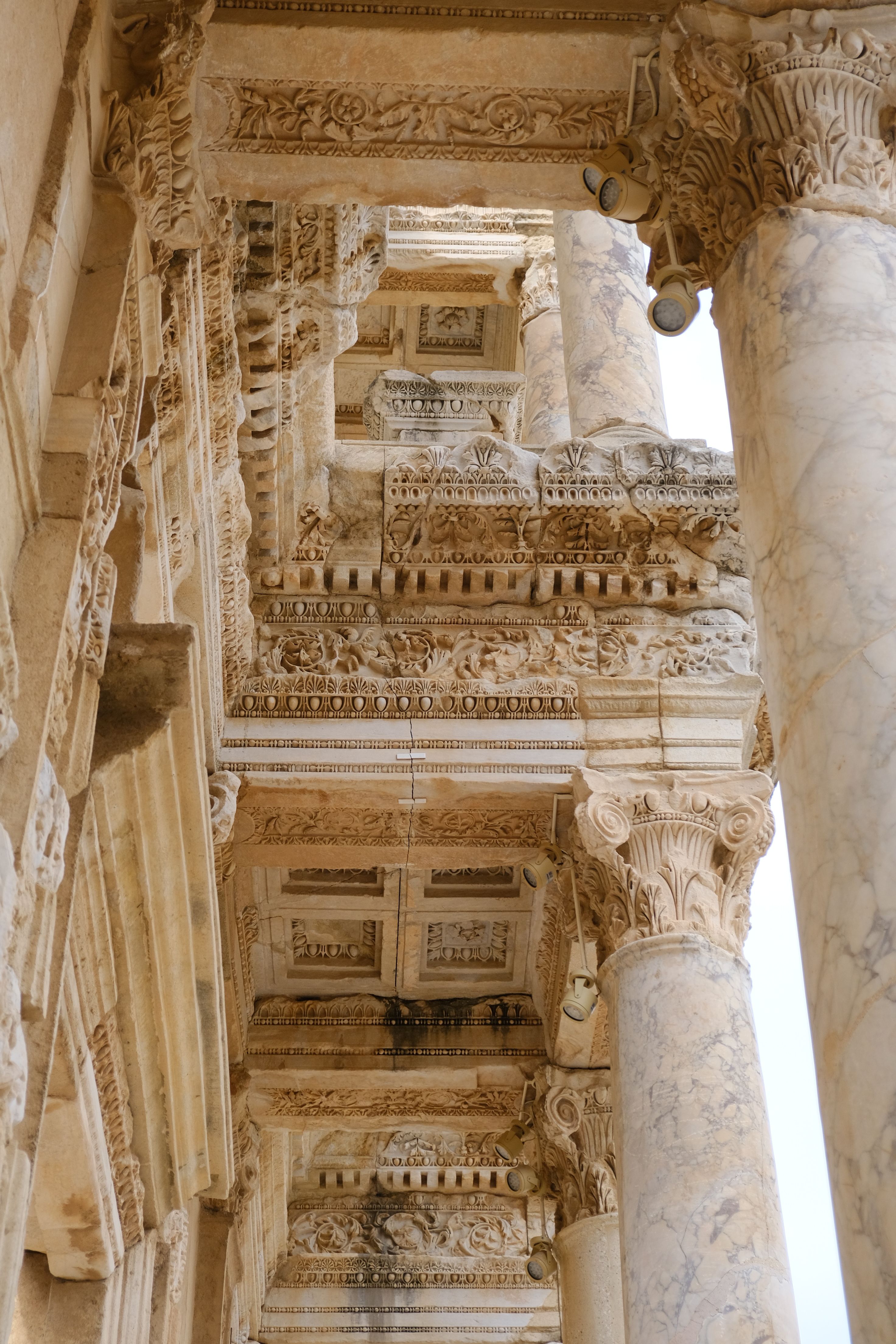 Library of Celsus with sculpture and damaged wall · Free Stock Photo