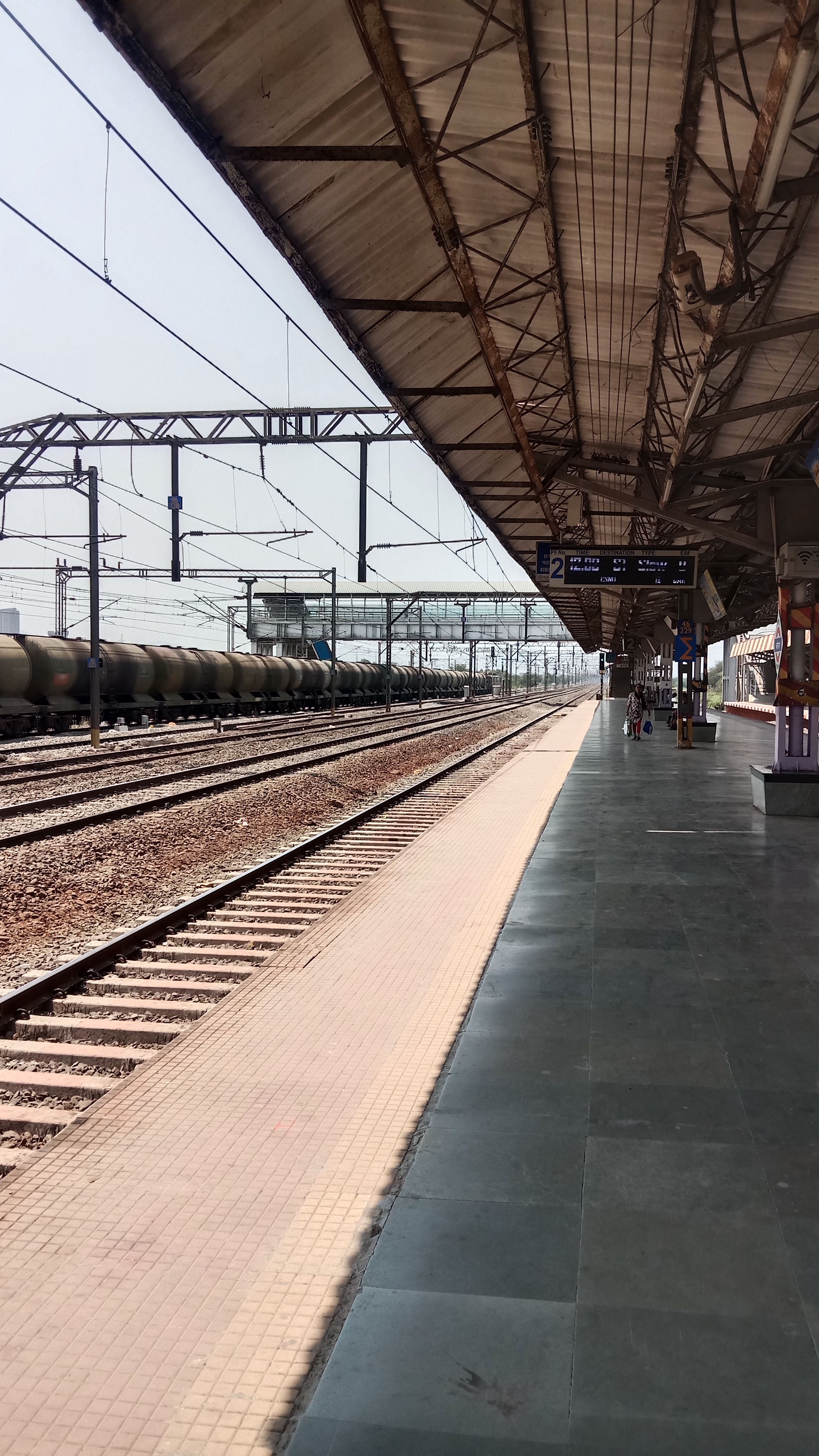 Platform at Railway Station · Free Stock Photo