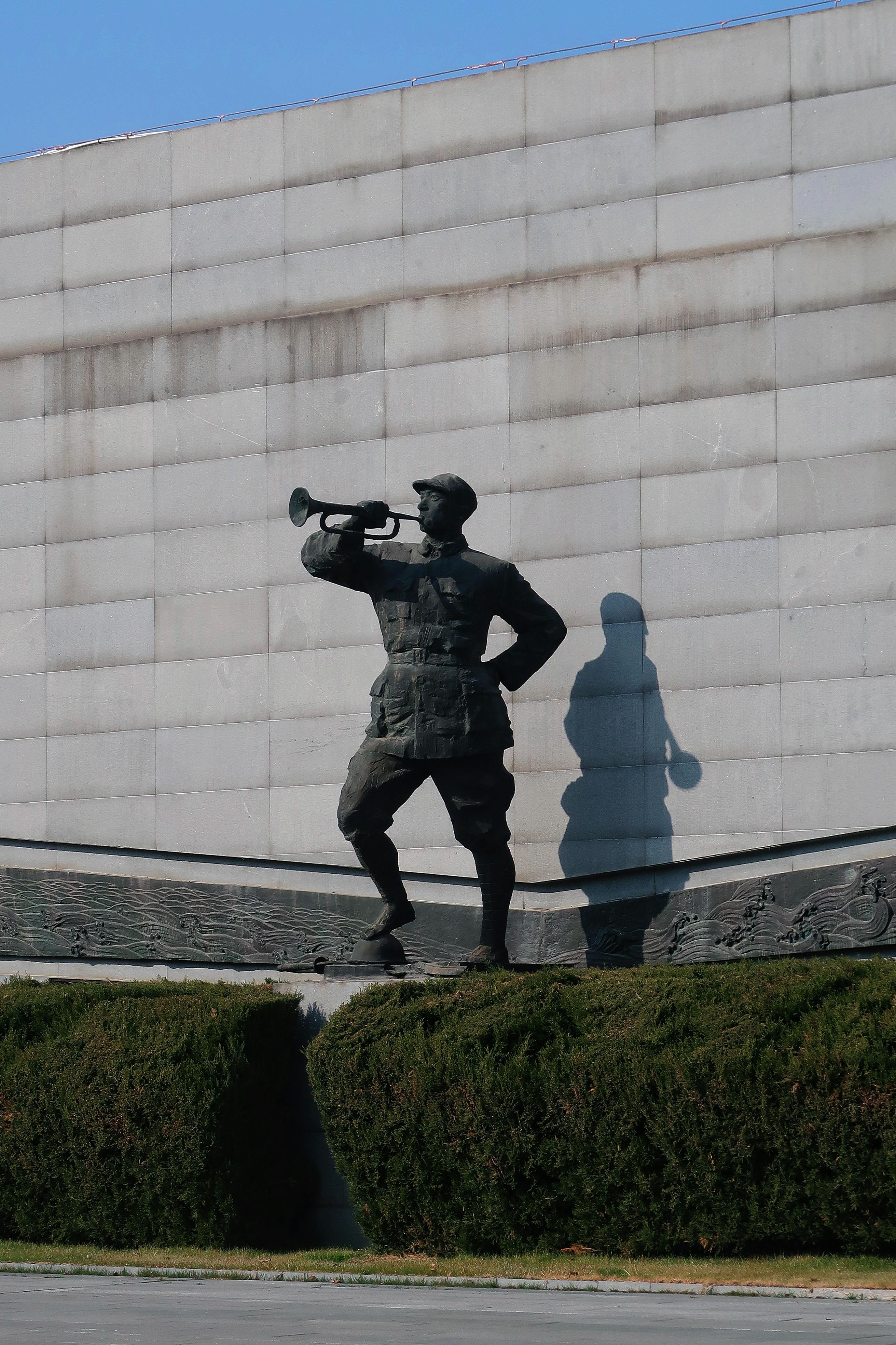 Statue of Military Trumpeter · Free Stock Photo